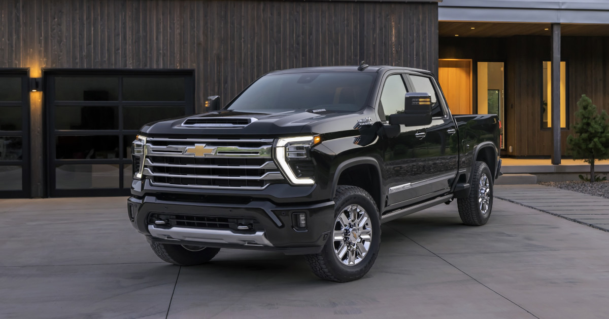 2024 Chevy Silverado HD gets more powerful turbodiesel V8s, nicer ...