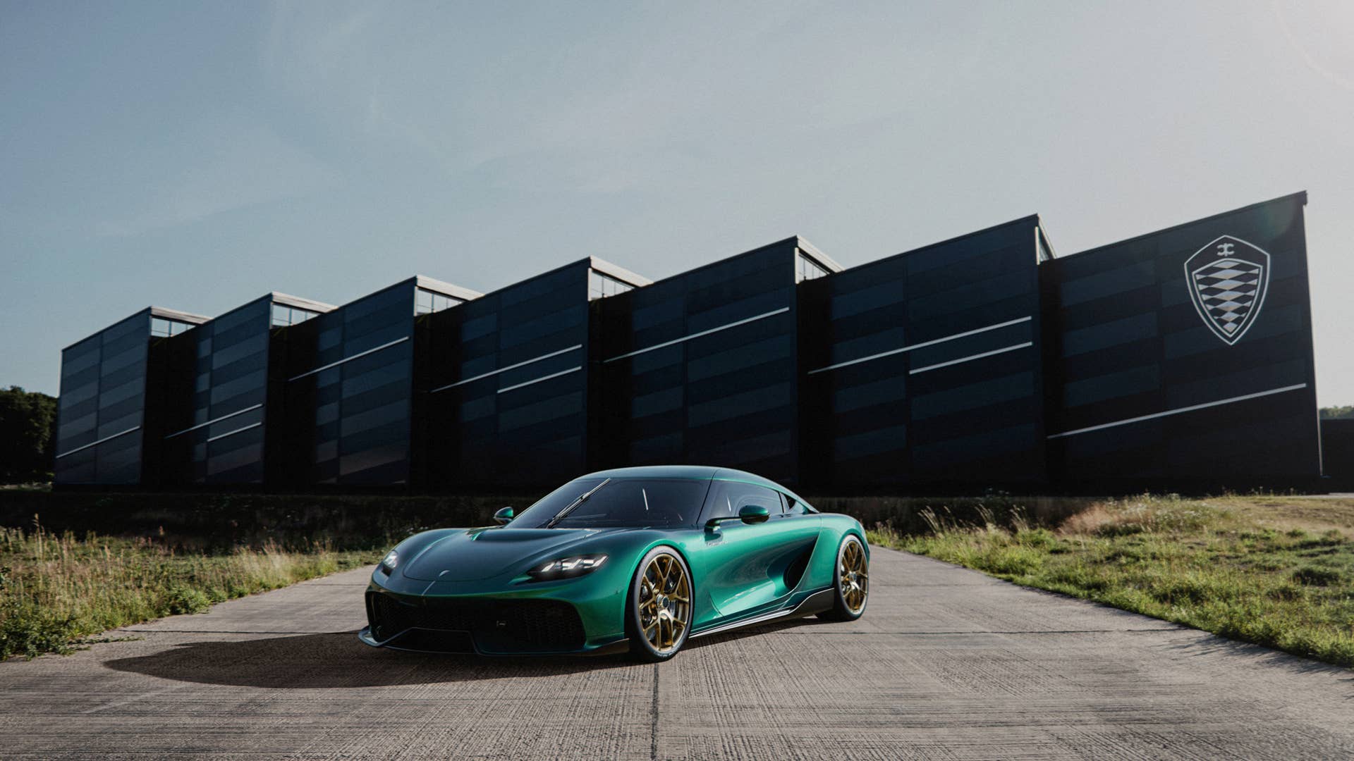 Koenigsegg details outrageous new Gemera specs with Dark Matter e-motor ...