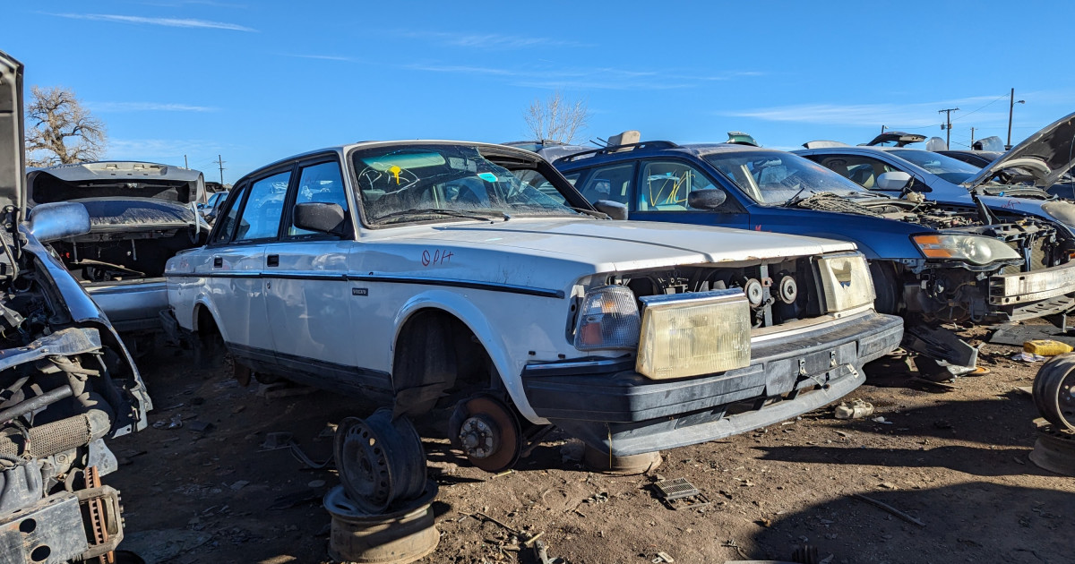 Junkyard Gem: 1993 Volvo 240 - Autoblog