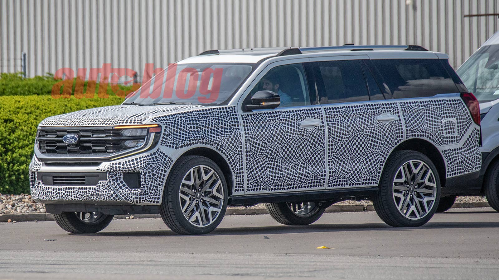 2025 Ford Expedition spy photos reveal major exterior overhaul - Autoblog