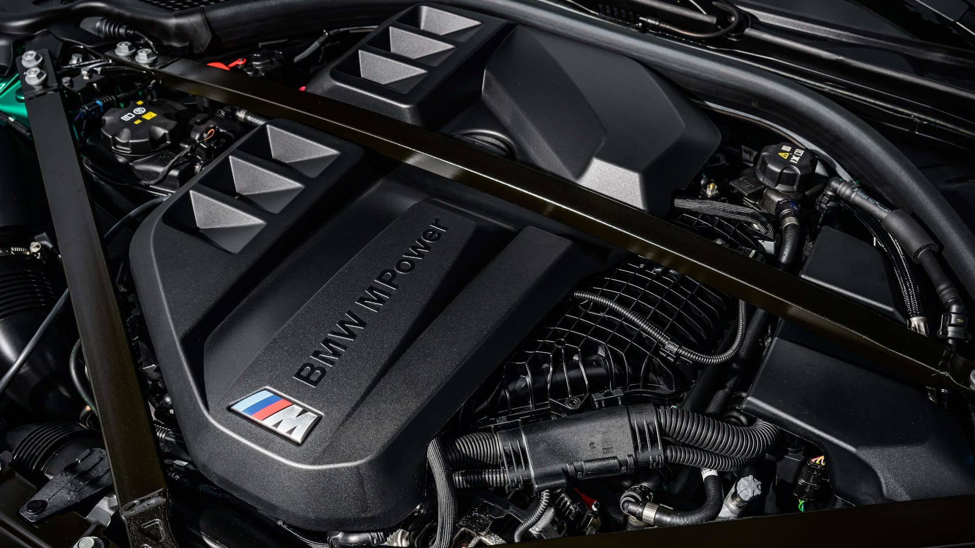 V8 vs Inline-Six: Which Engine Design Actually Makes More Sense? - Autoblog