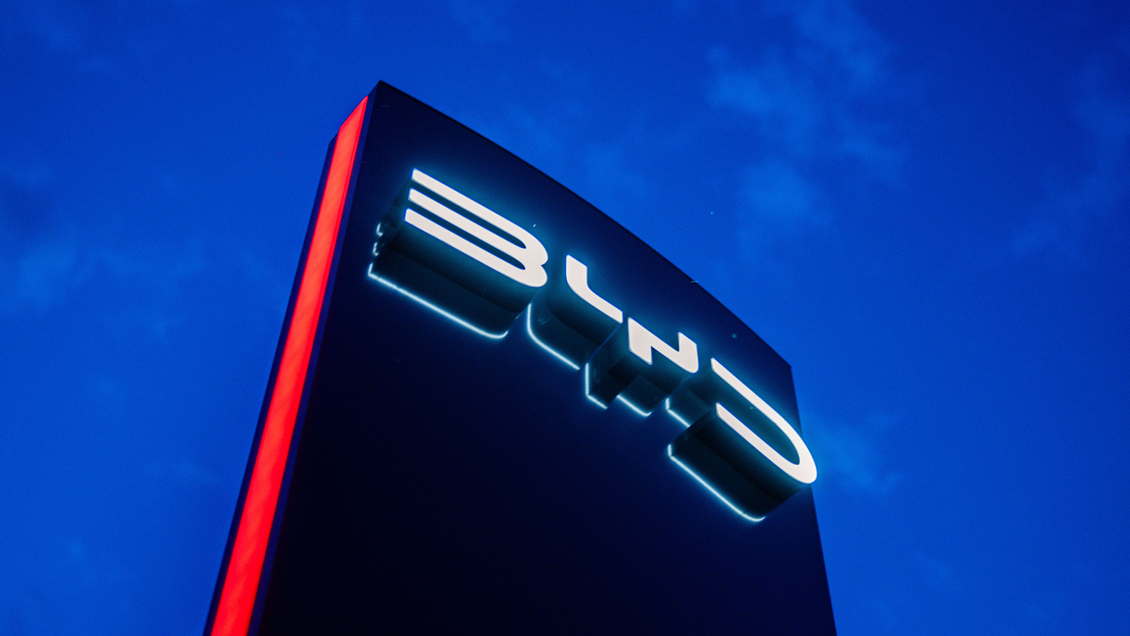 Volvo ES90: An all-electric sedan that defines the future