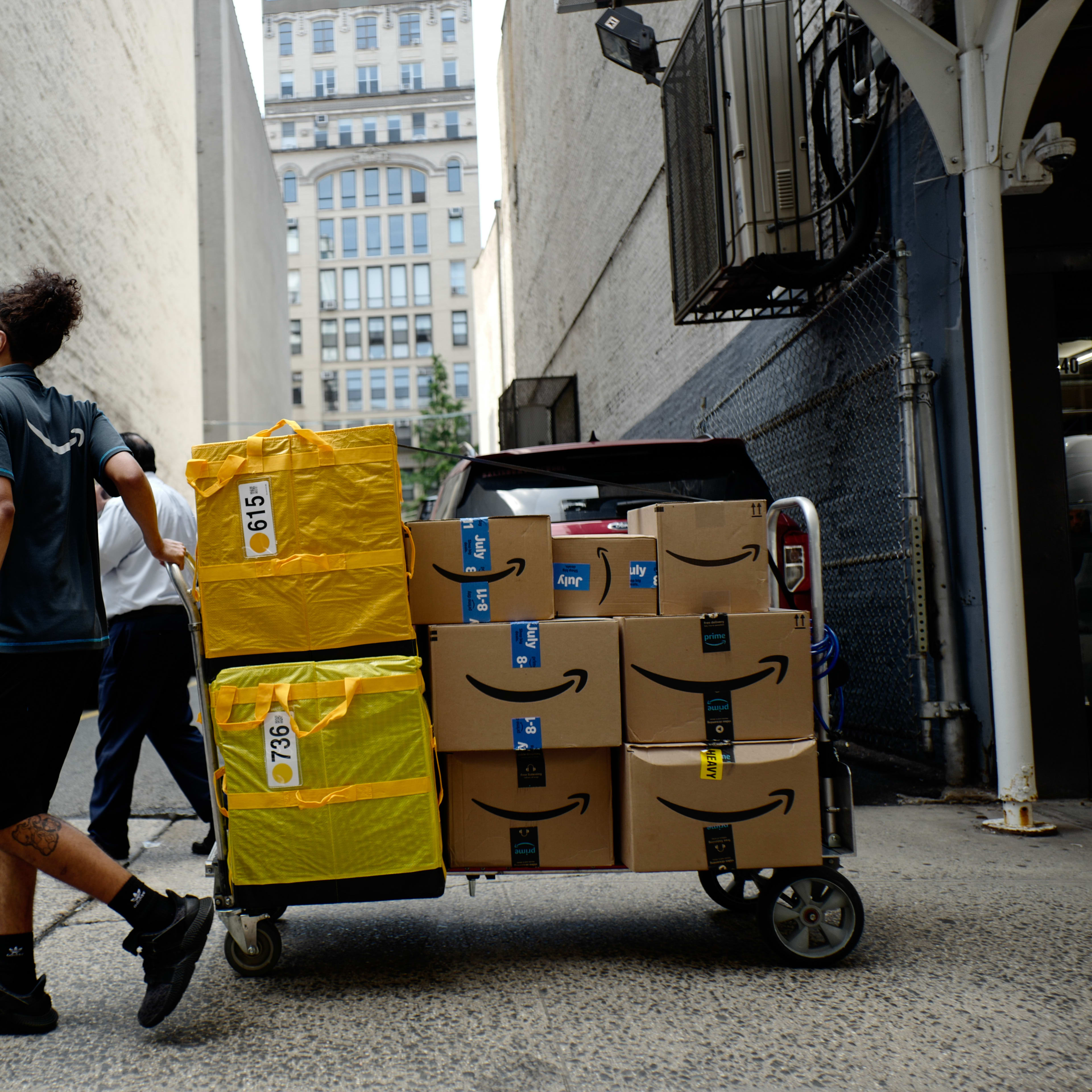 Amazon Has a ‘Phenomenal’ Bosch Work Light for 40% Off - Autoblog