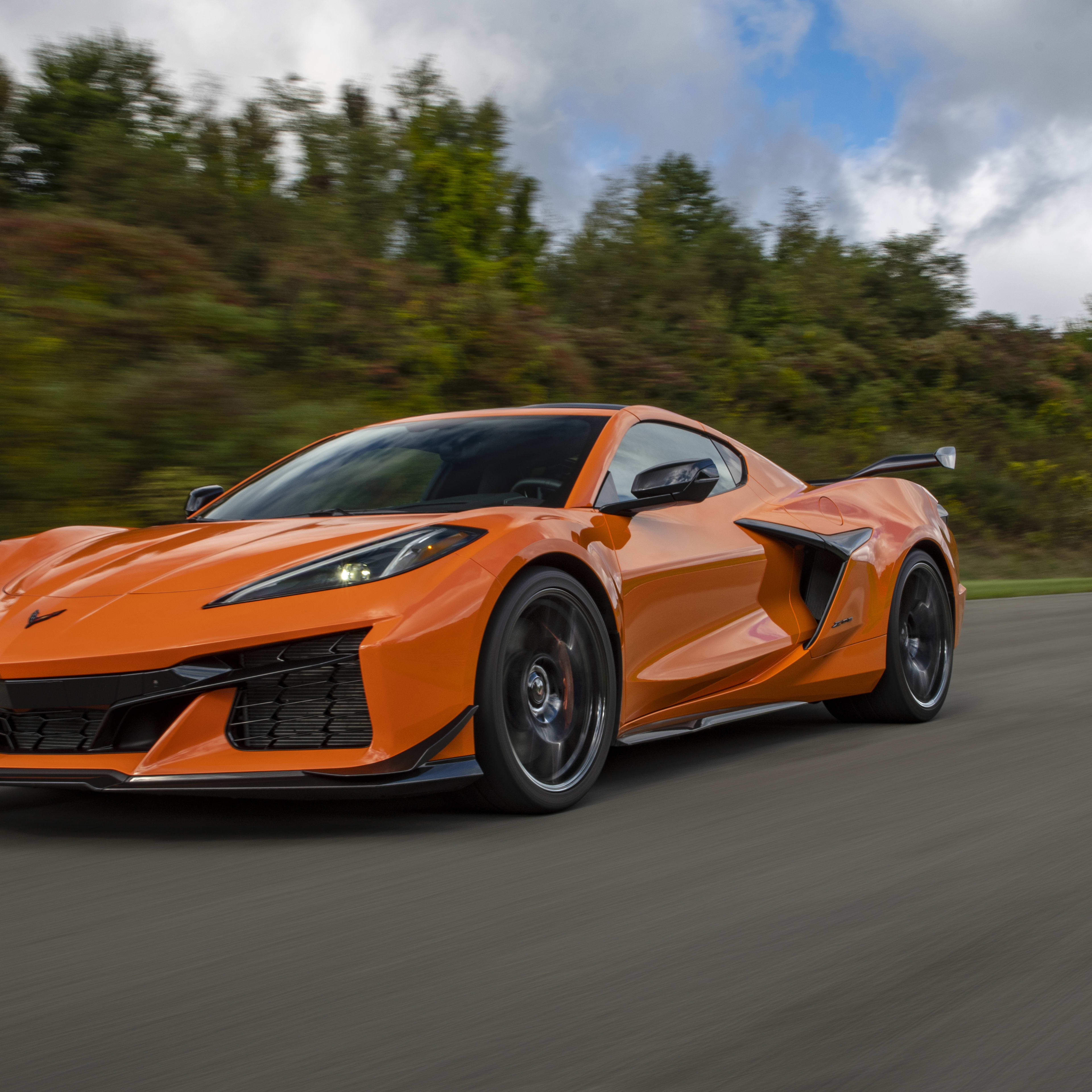 Aston Martin Dealer Offers Unpassable 2025 Vantage Lease Deal for ...