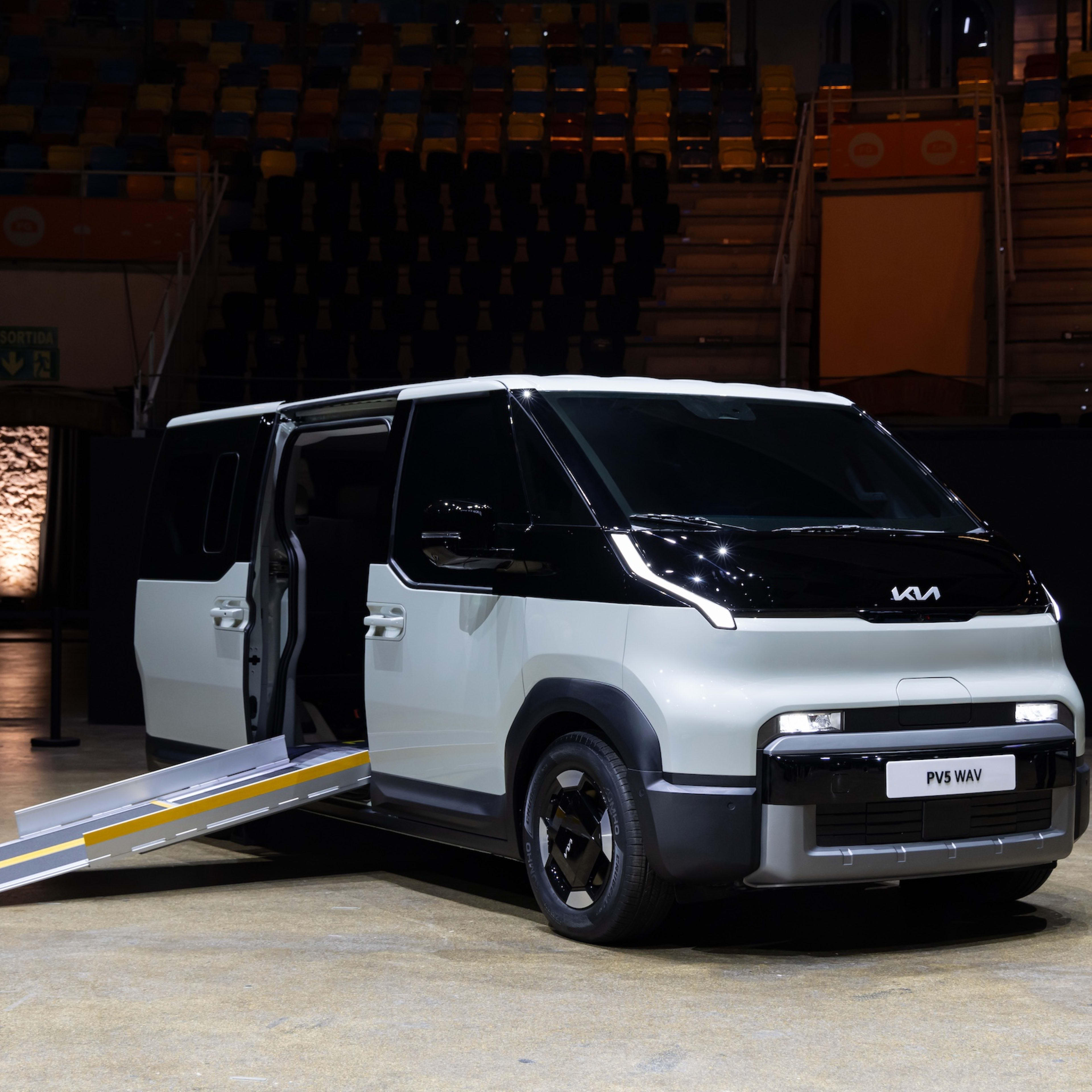 2025 Hyundai IONIQ 9 vs. 2025 Kia EV9: Which All-Electric 3-Row is Best ...