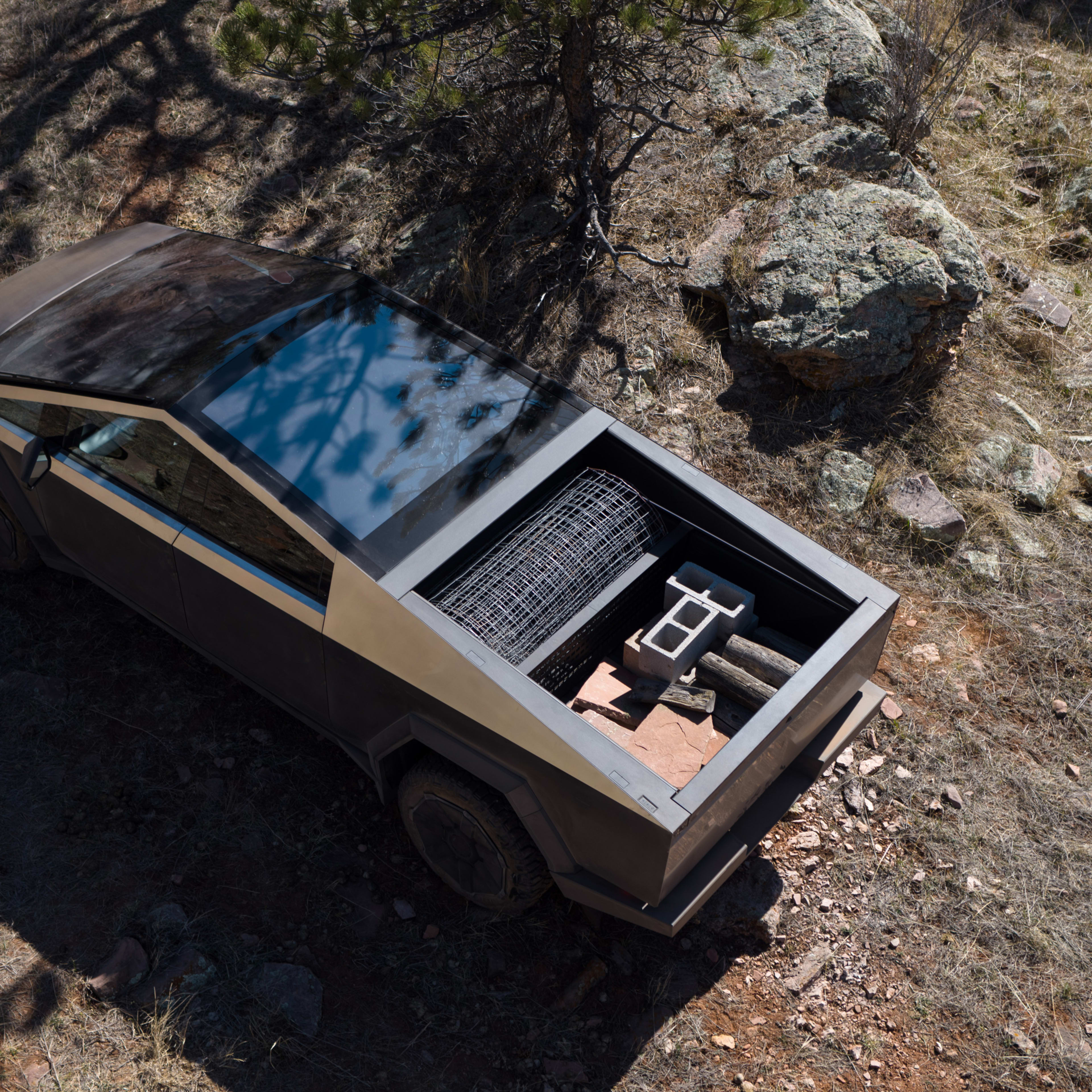 Joe Rogan’s new Tesla Model S Plaid pushes customization to the extreme