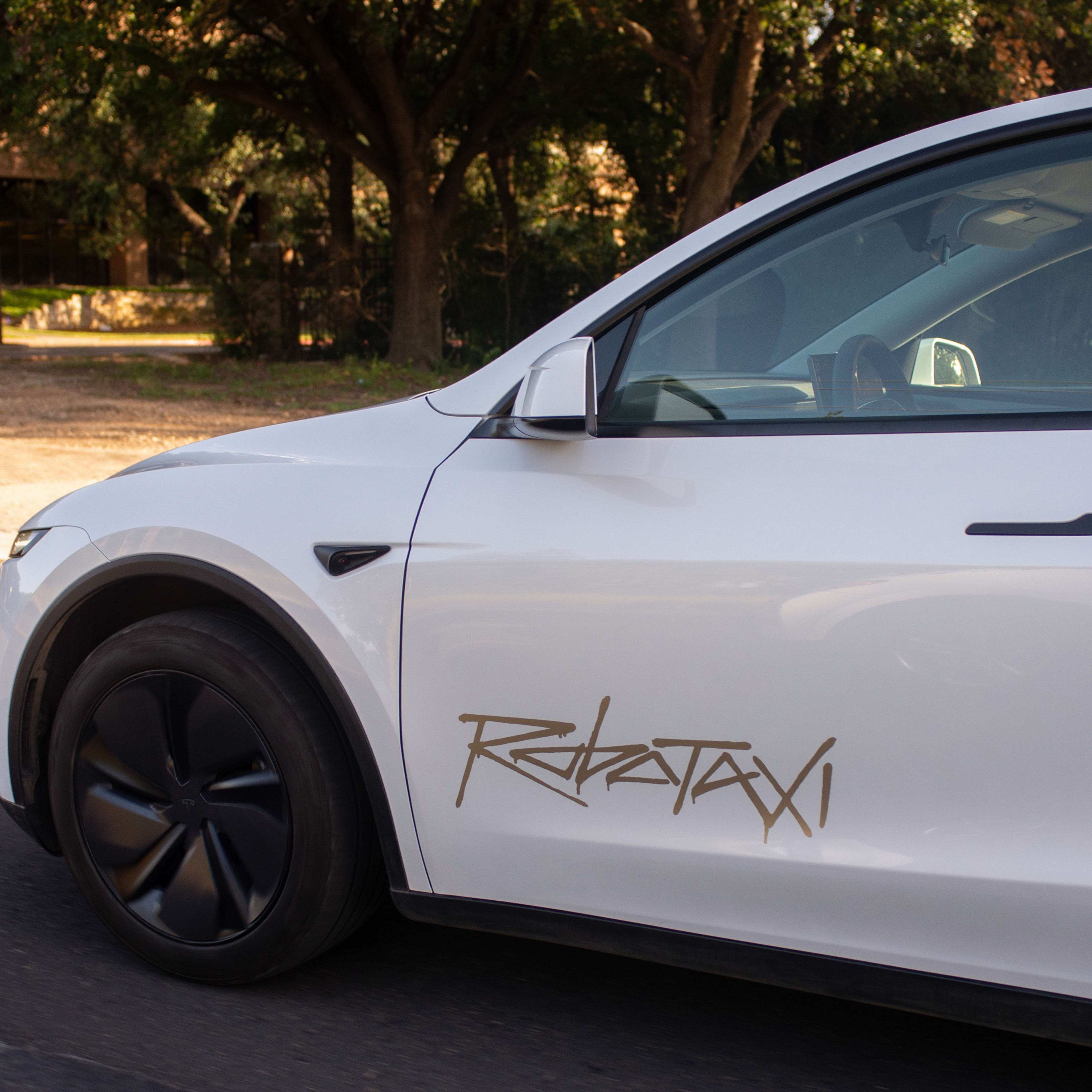 This Automaker Has Shipped 500,000 EVs Since Last Year, And You'll ...