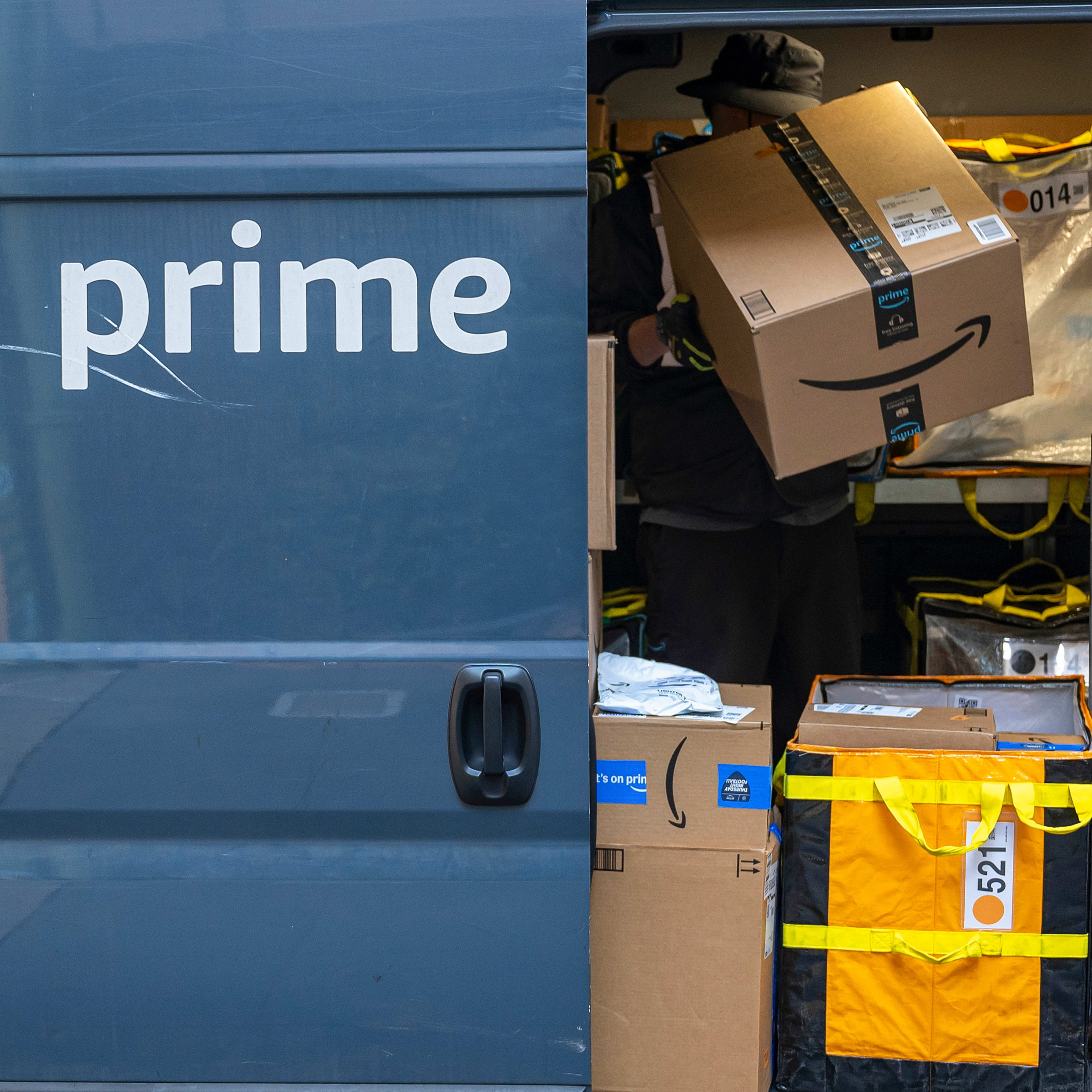 The Allwei 300W Car Power Inverter Is 34% Off - Autoblog