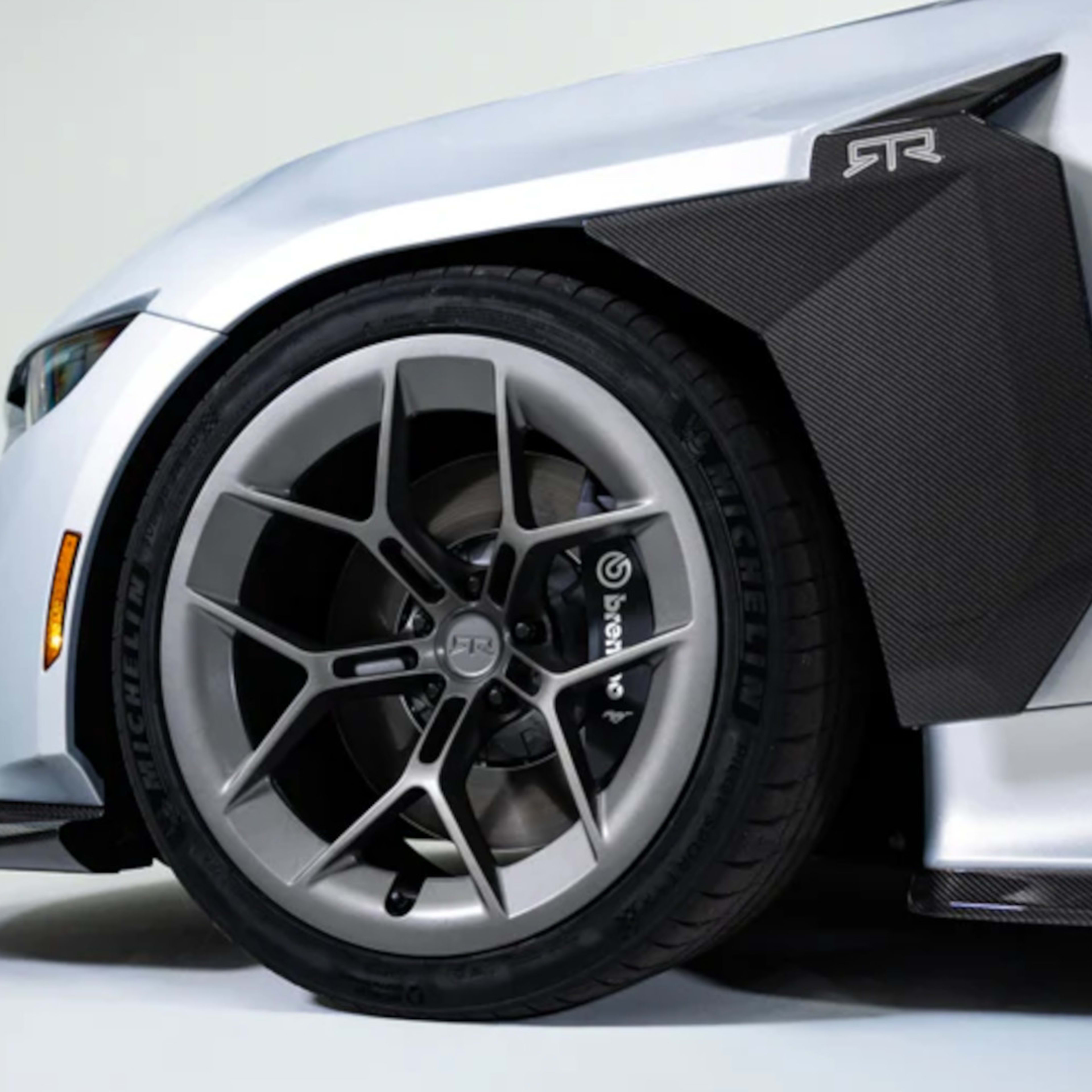 RML GT Hypercar Debuts At Salon Privé With 920 HP and Bespoke British ...