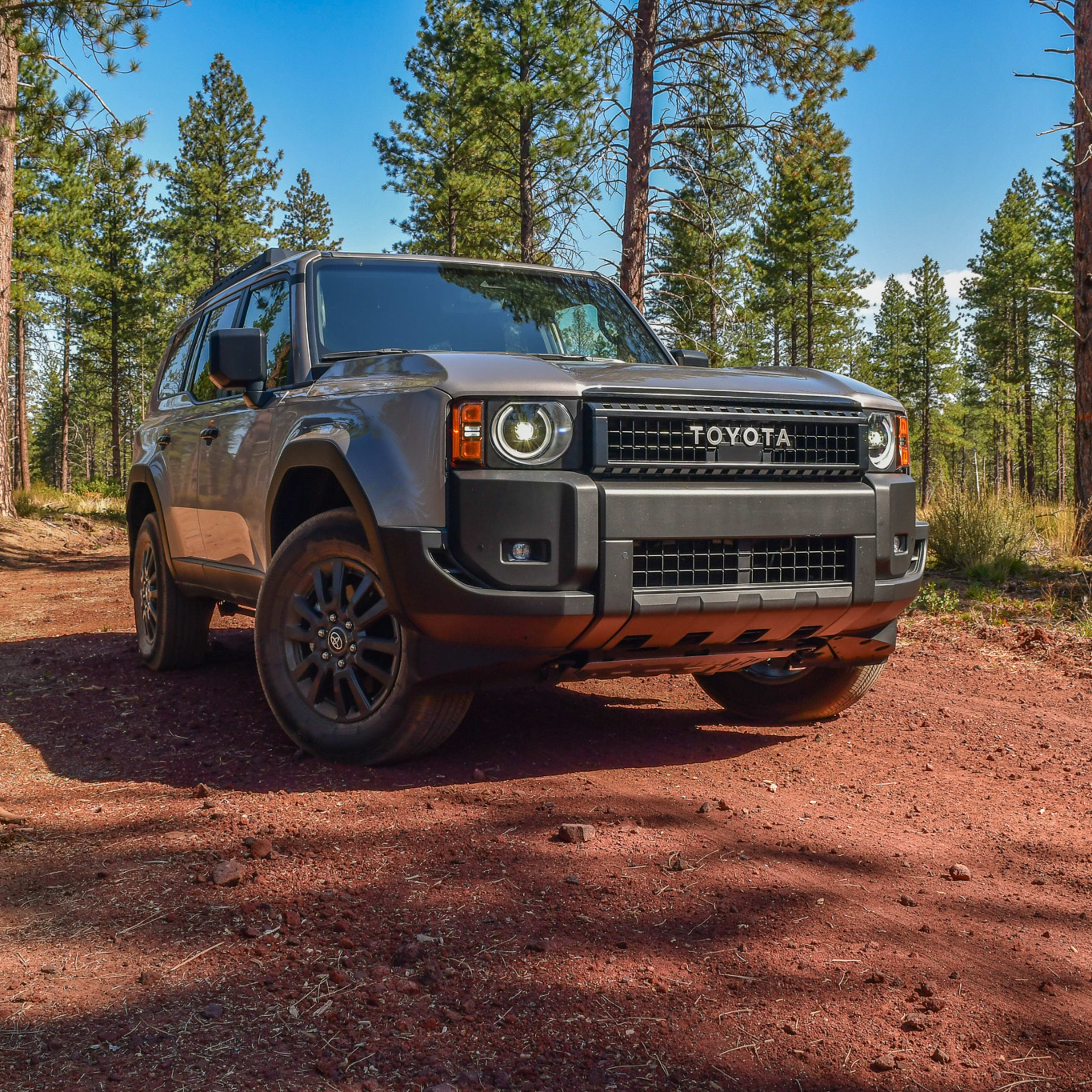 The Chrysler Pacifica has clever 'Stow 'n Place' roof rack crossbars ...