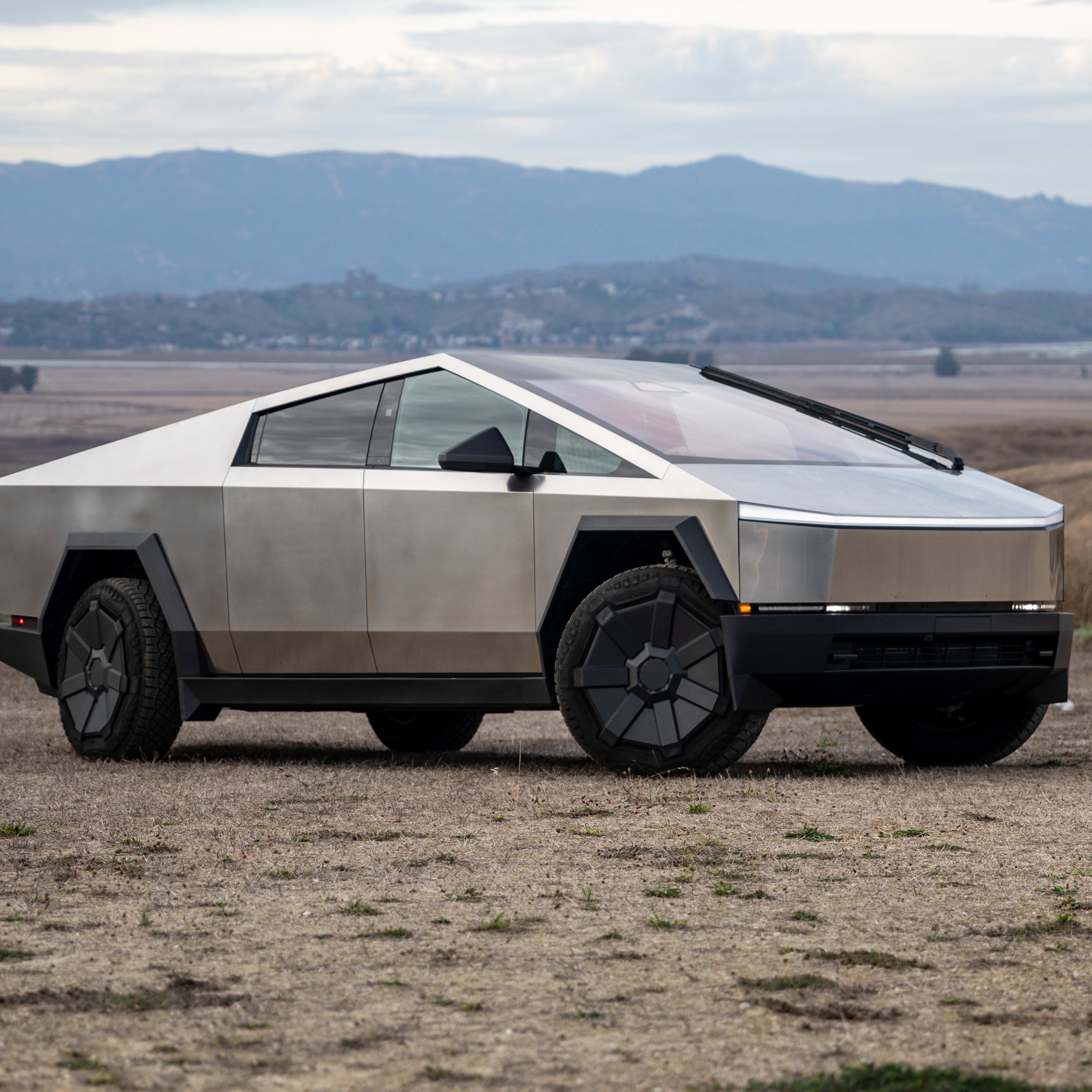 Chevy Silverado and GMC Sierra HD Production Paused for a Month — Here ...