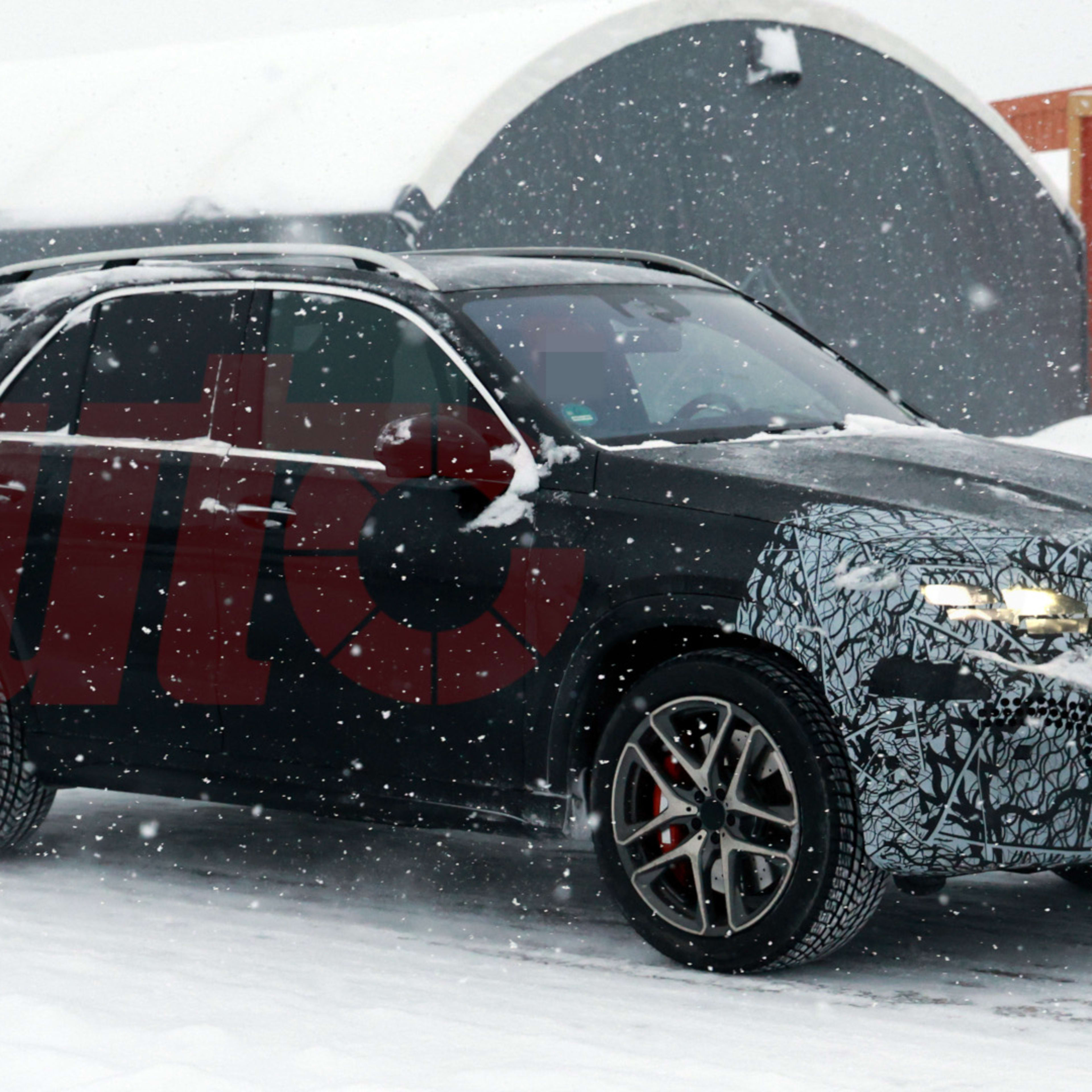 2027 Mercedes-AMG GLE 53 Spotted Testing With New Star-Shaped Lights ...