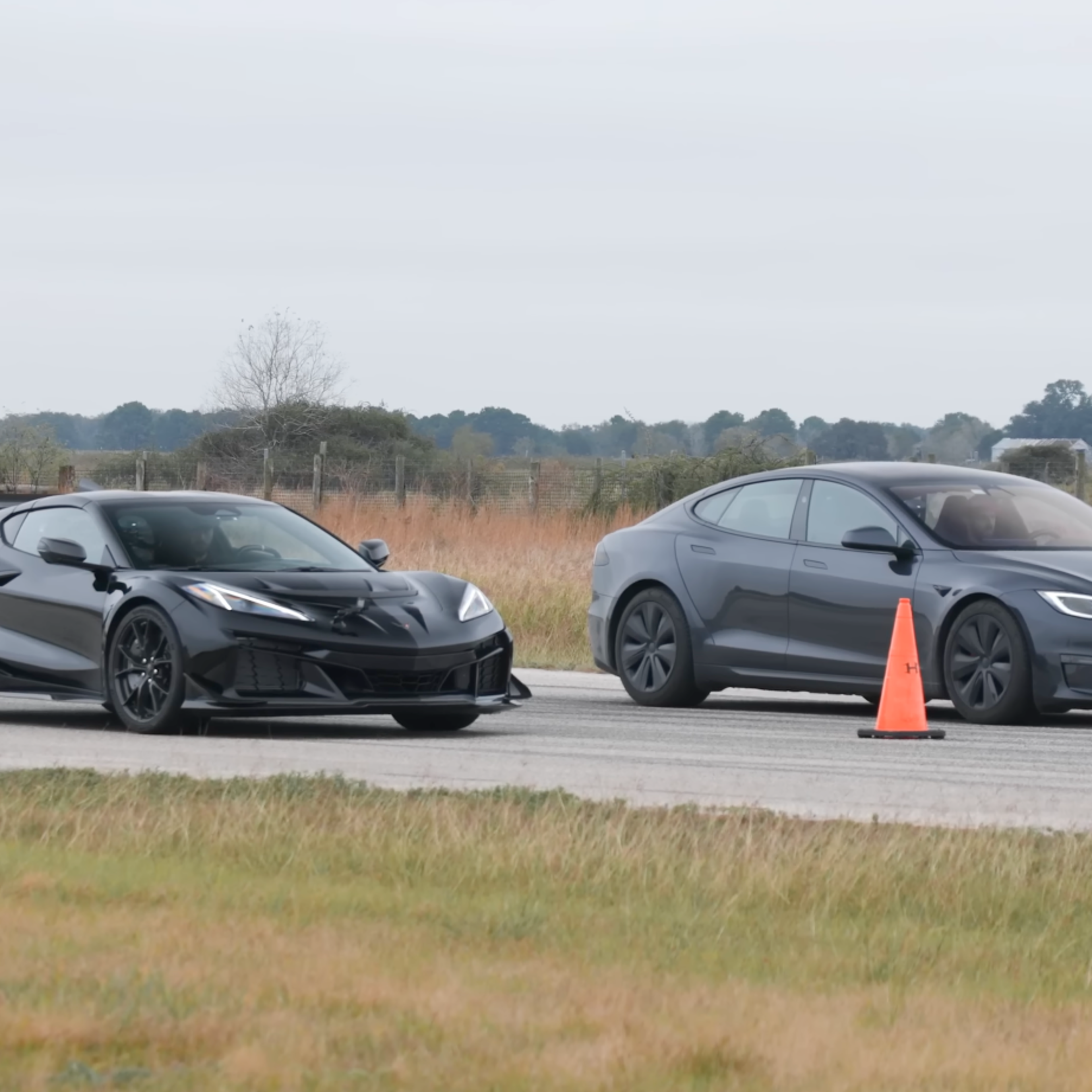Tesla Model S Plaid vs Corvette ZR1: Rolling Drag Race Has a Clear ...
