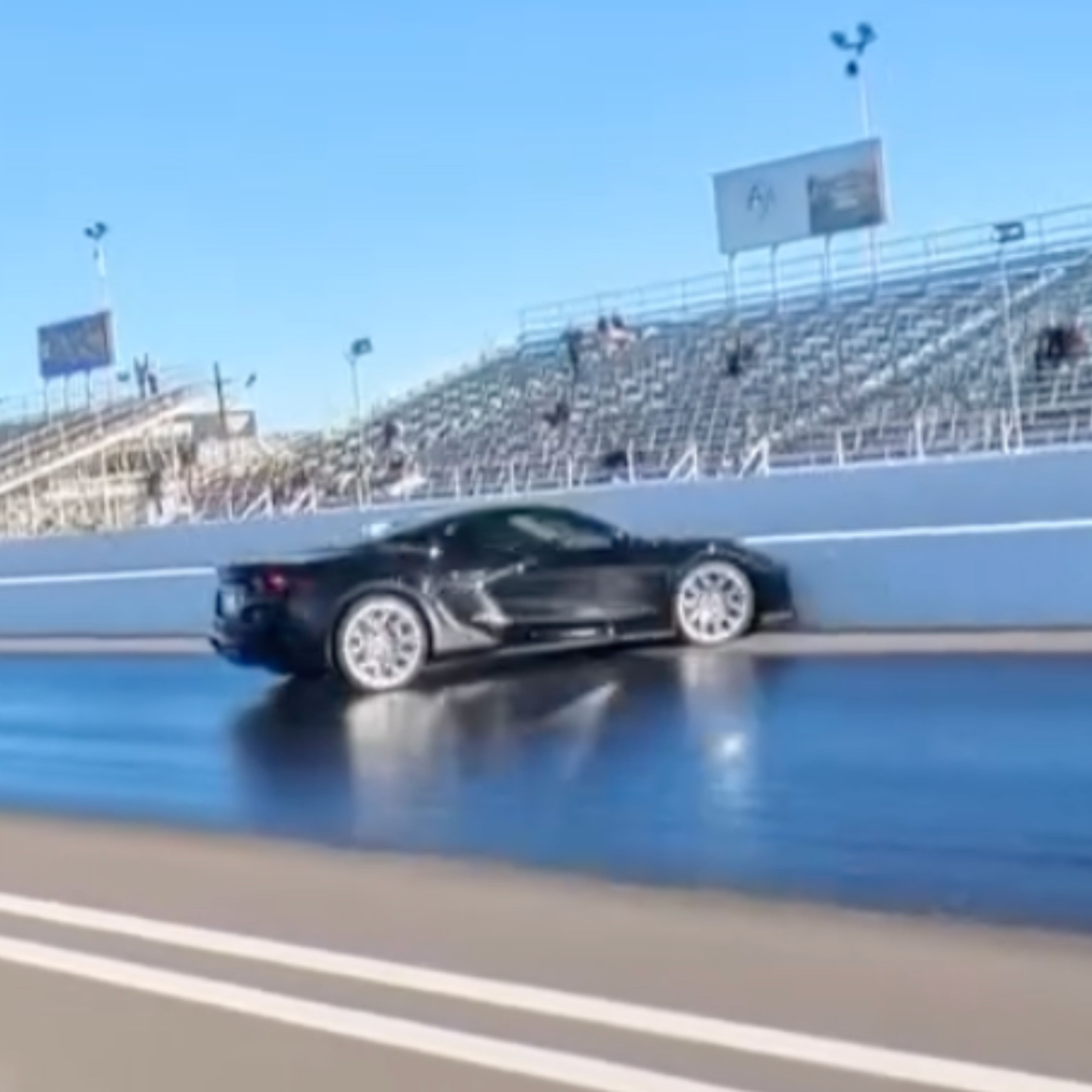 C8 Corvette ZR1 Slams Into a Wall During Drag Race With Nissan GT-R ...