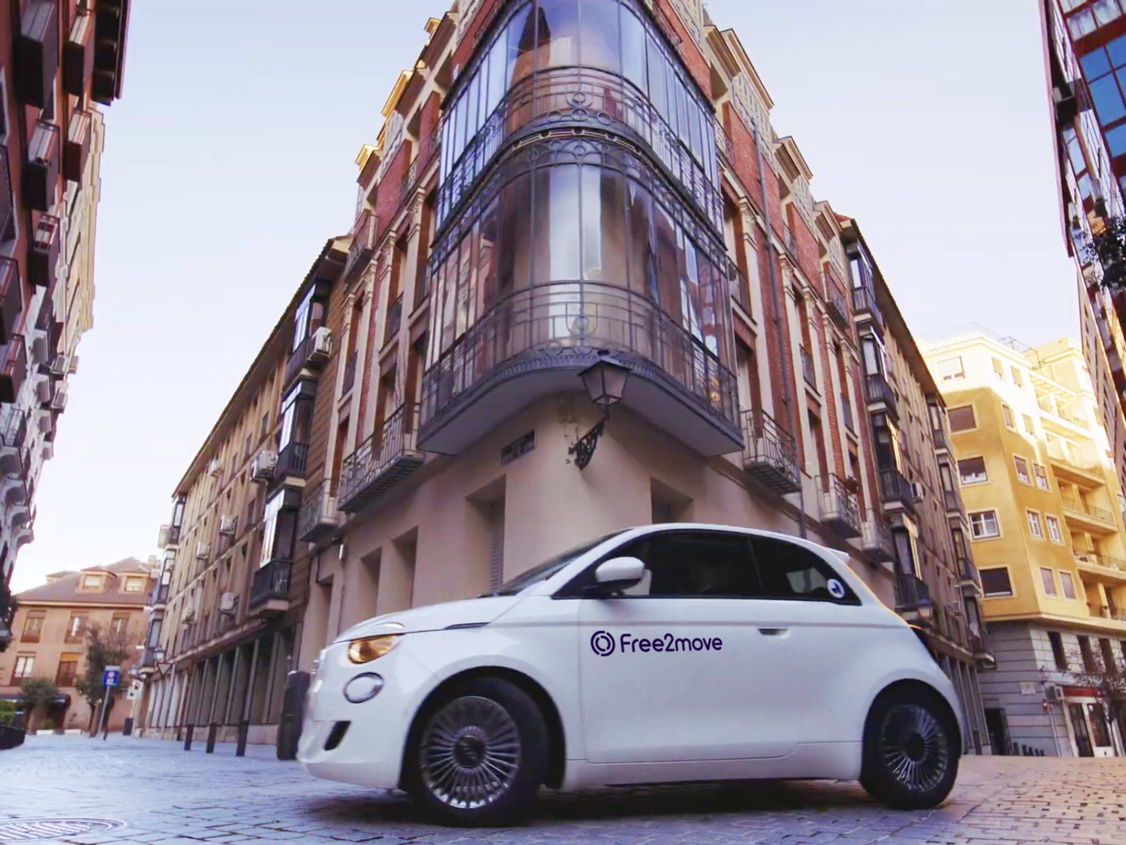 Fiat 500e EV Could Get a New Battery as Quickly as a Gas Fill-Up - Autoblog