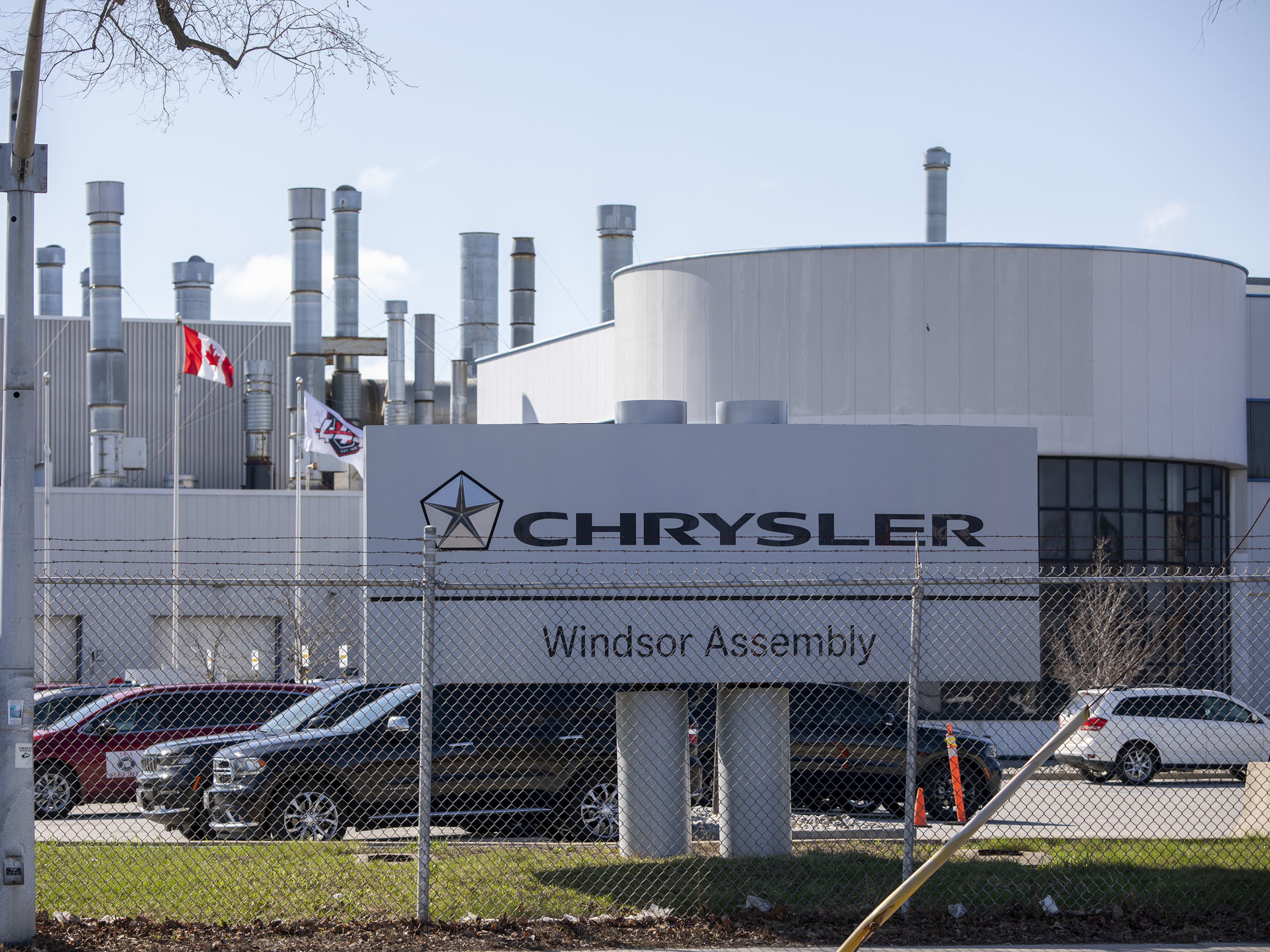 Stellantis reacts to tariffs with U.S. layoffs and Canada, Mexico plant ...