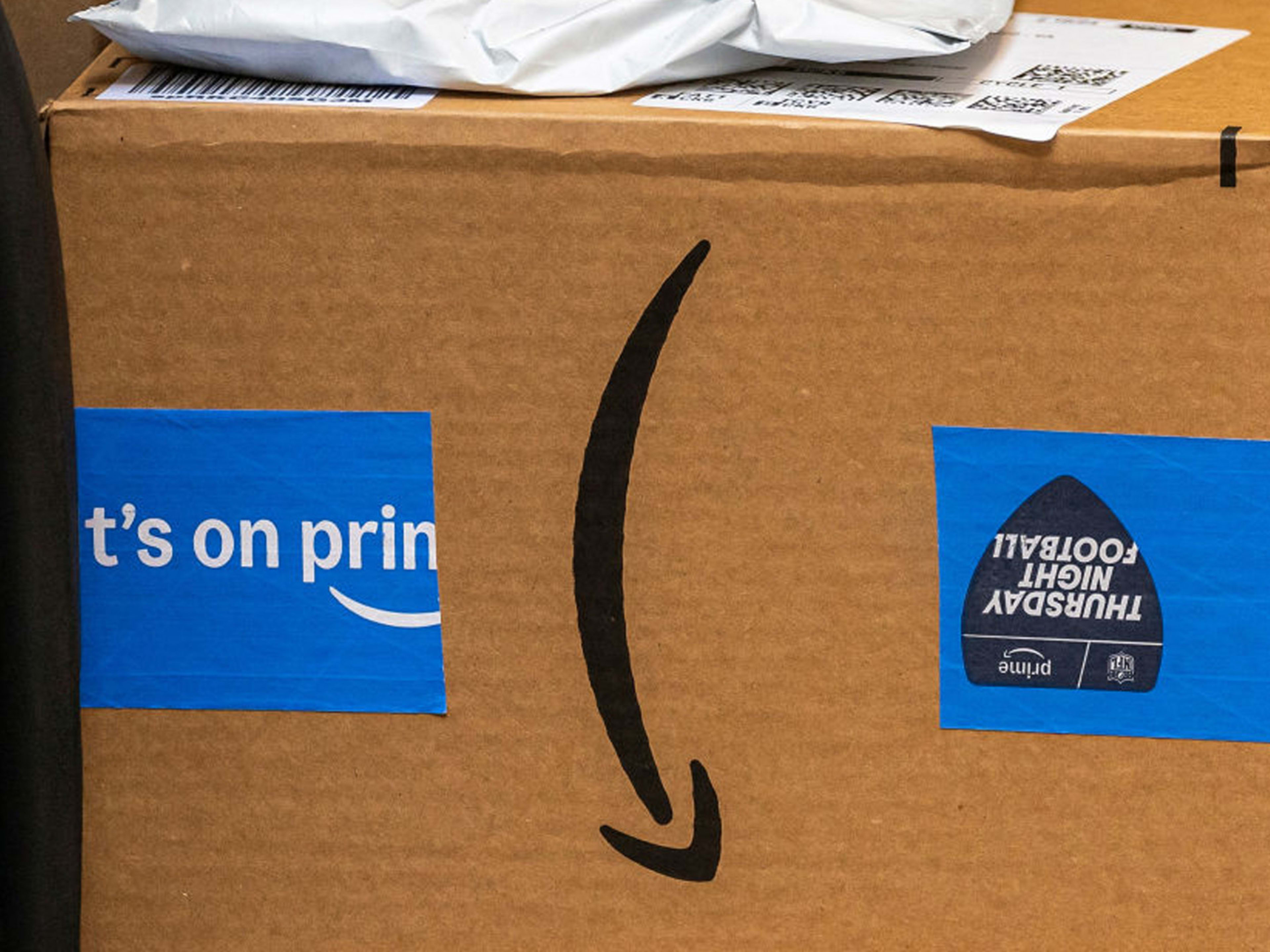 The Gearwrench Garage Mobile Work Table Is 40% Off - Autoblog