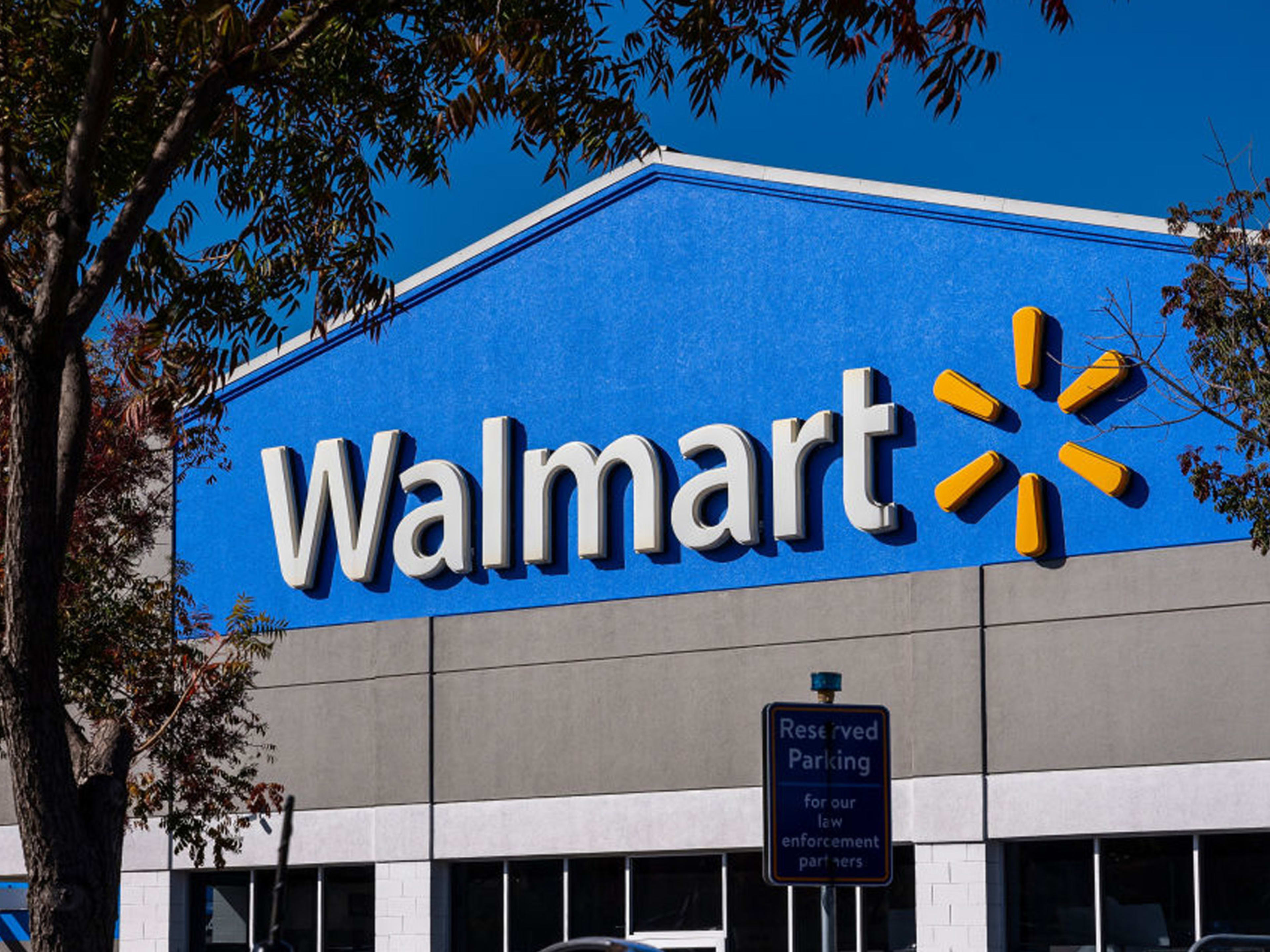 The Litheli Cordless Hedge Trimmer Is 60% Off - Autoblog