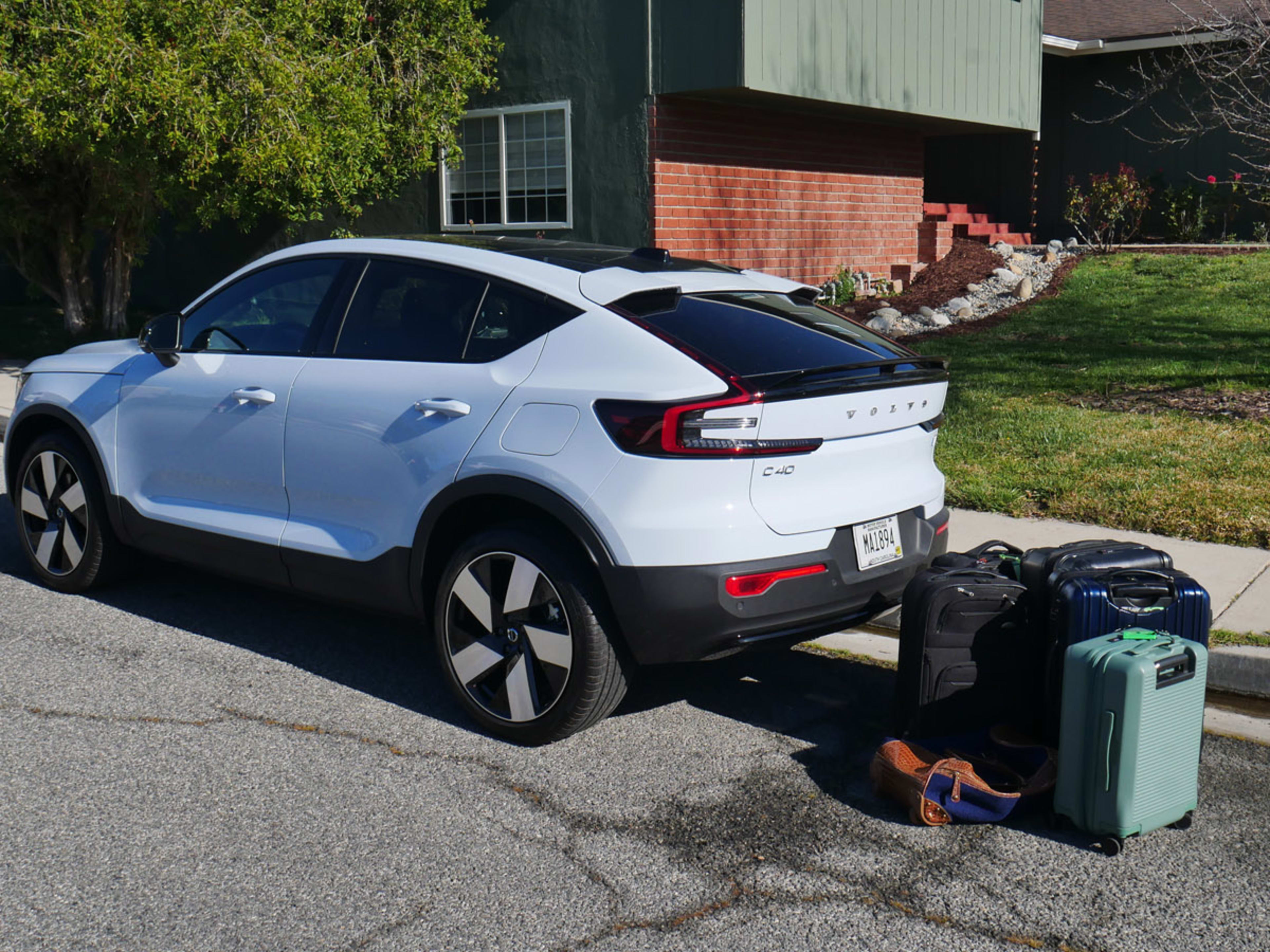 Volvo C40 Luggage Test: How much cargo space? - Autoblog