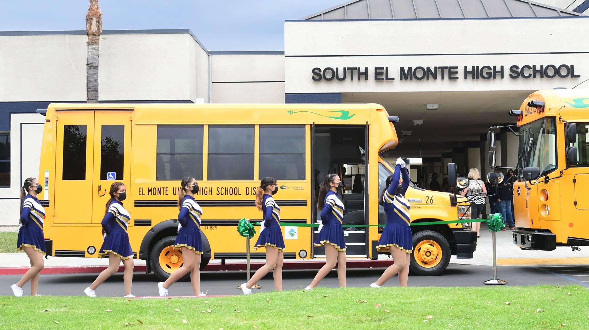 Electric school bus fleet grows in California, but some say not fast ...