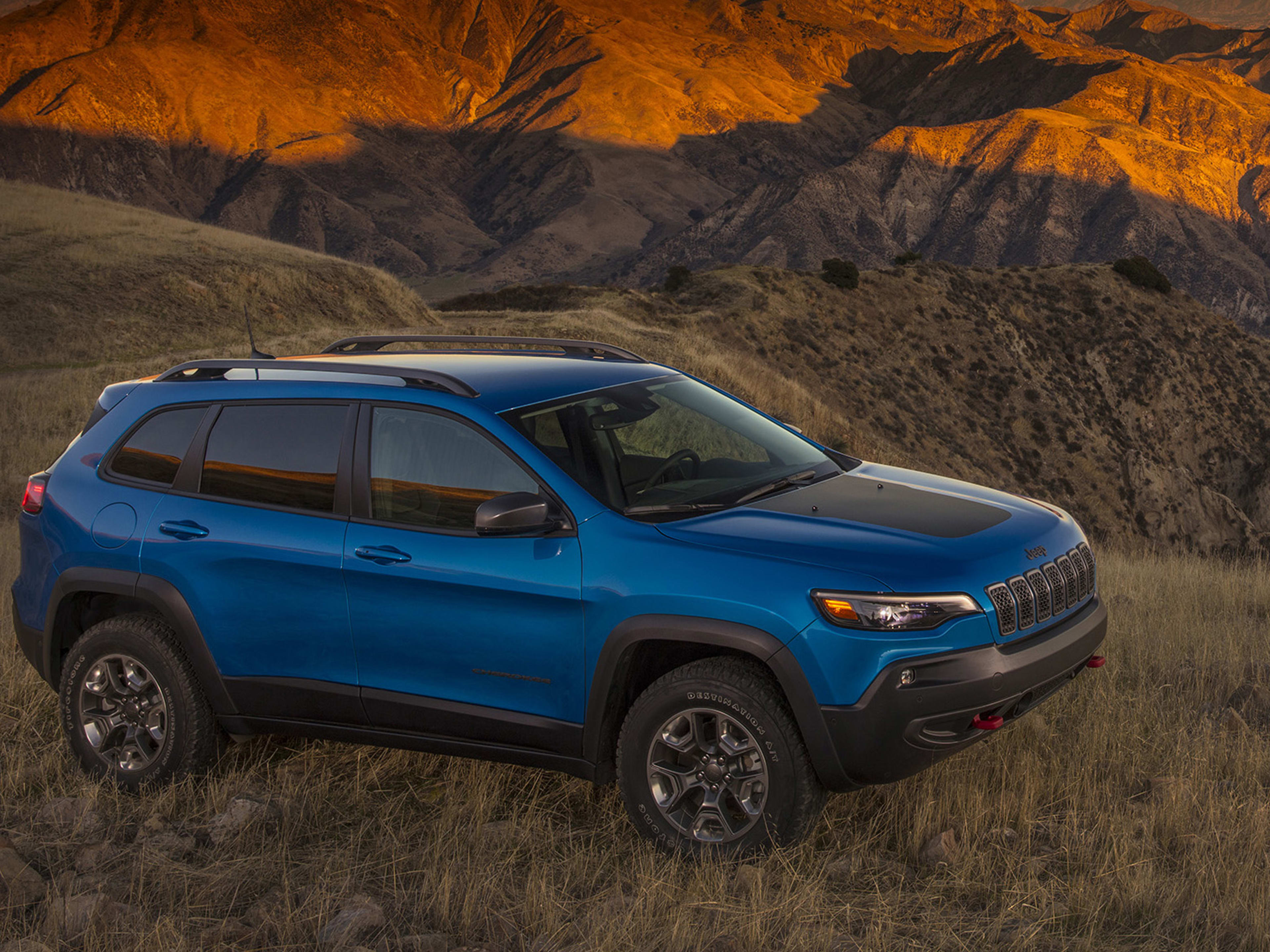 2023 Jeep Cherokee shrinks to two trims, Pentastar V6 disappears - Autoblog