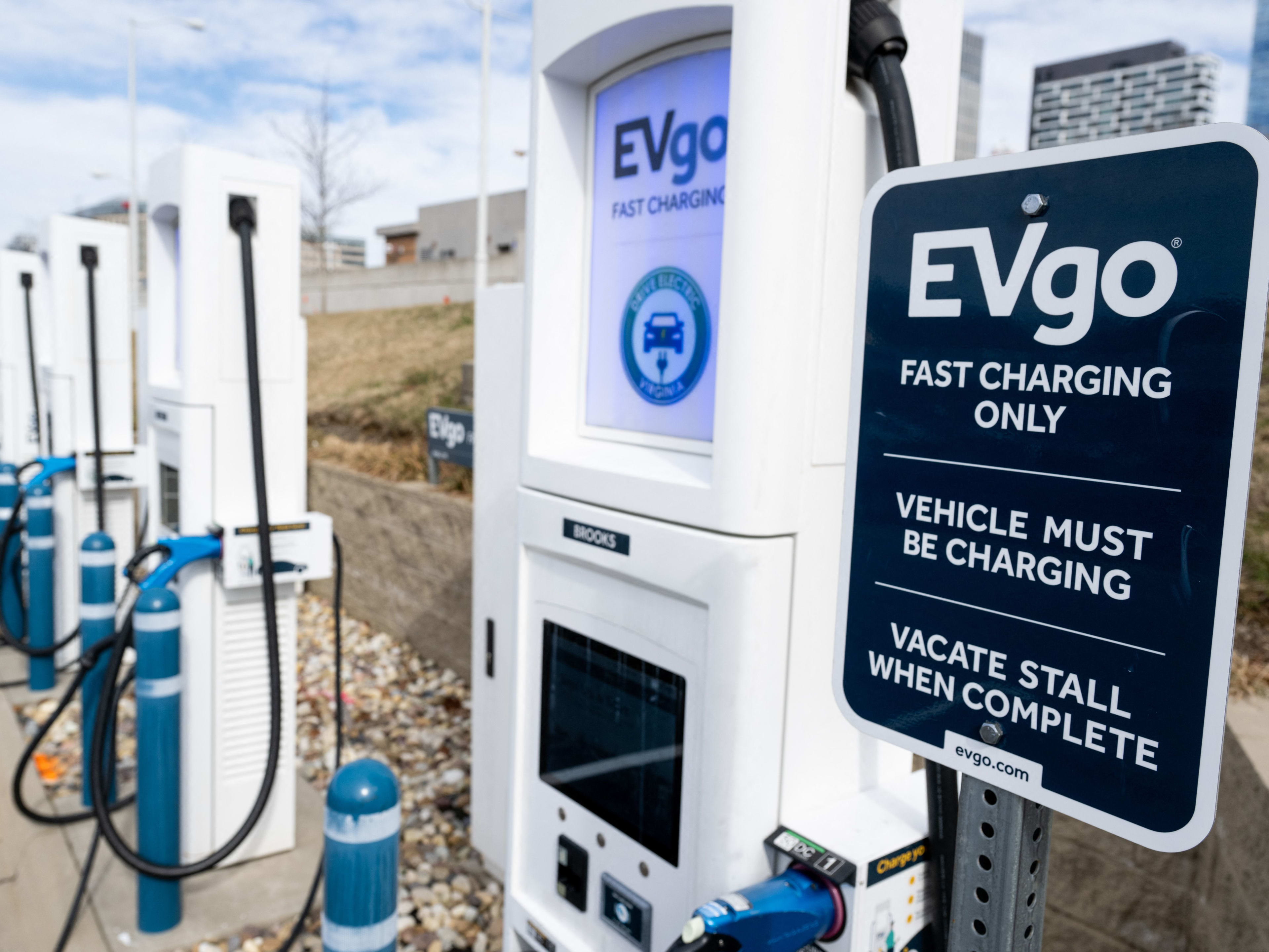 How long does it take to charge an electric car? - Autoblog