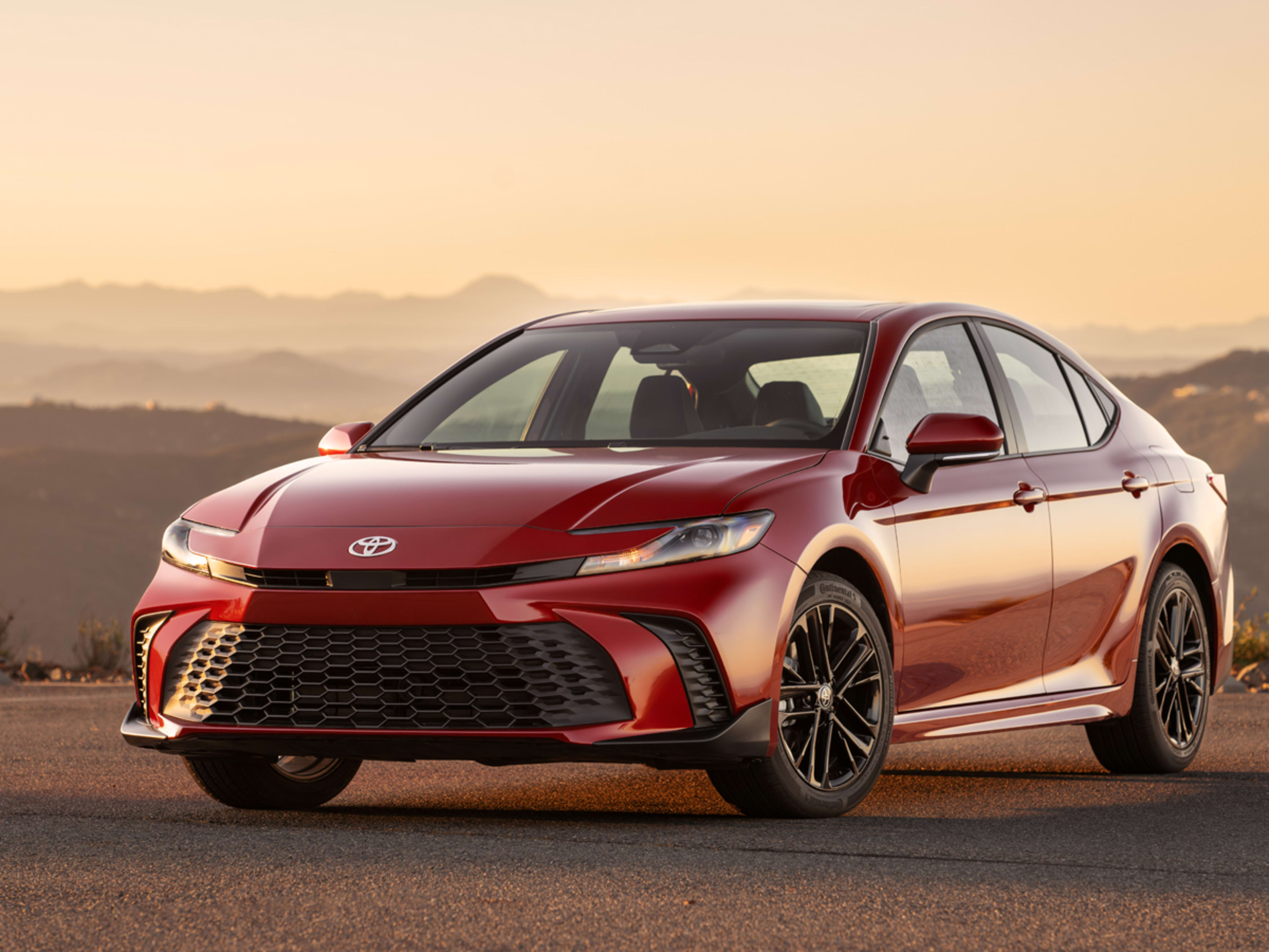 2025 Toyota Camry: The new generation challenges the midsize sedan ...