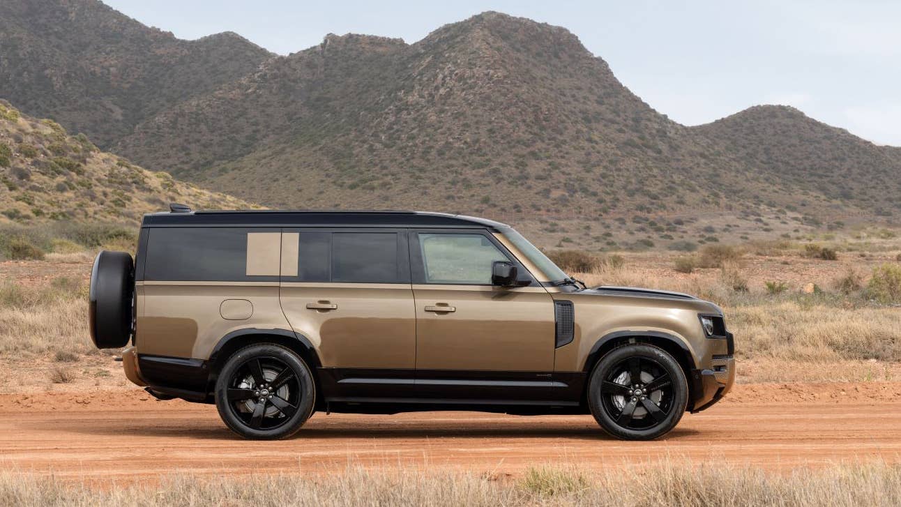 2025 Land Rover Defender 130 updated with captain's chairs - Autoblog