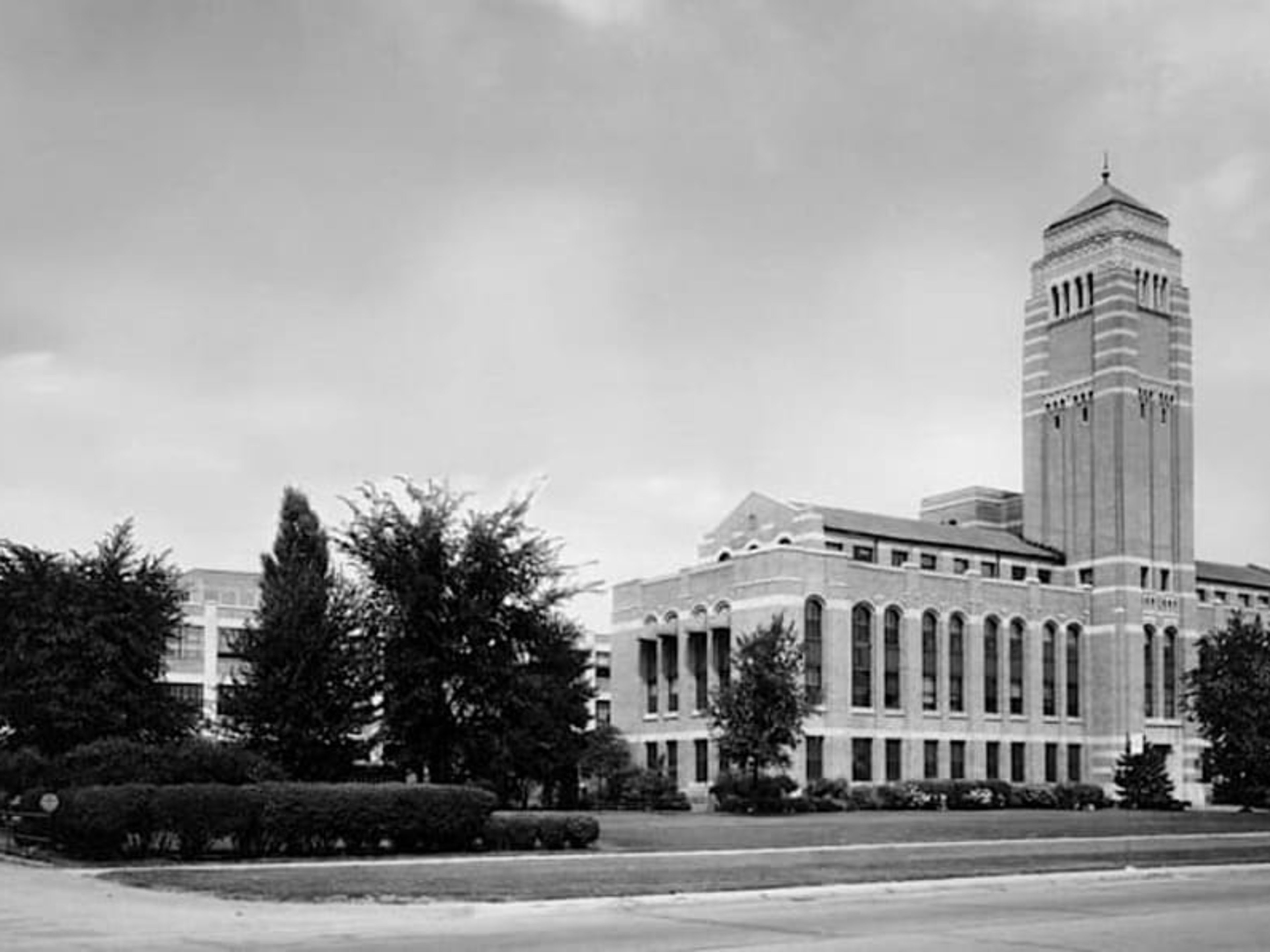 GM in talks to occupy former AMC HQ site in Detroit - Autoblog