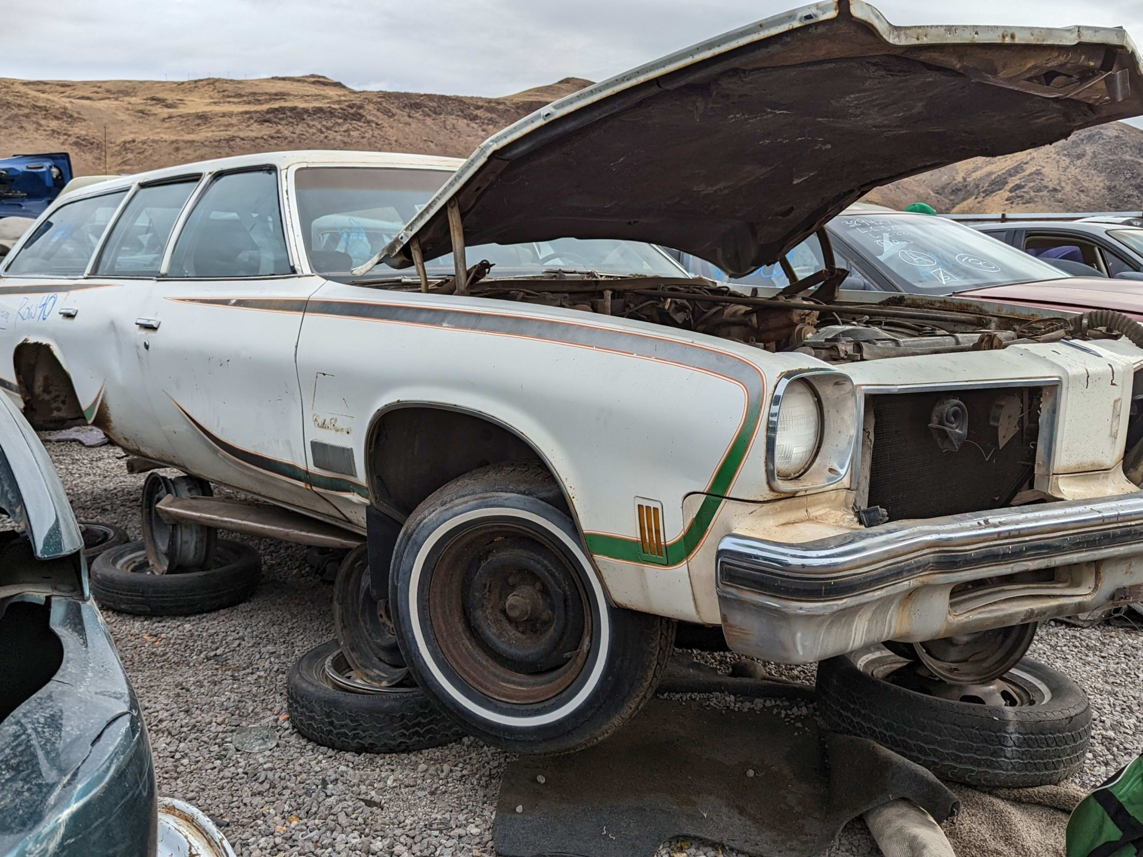 Junkyard Gem: 1975 Oldsmobile Cutlass Supreme Cruiser - Autoblog