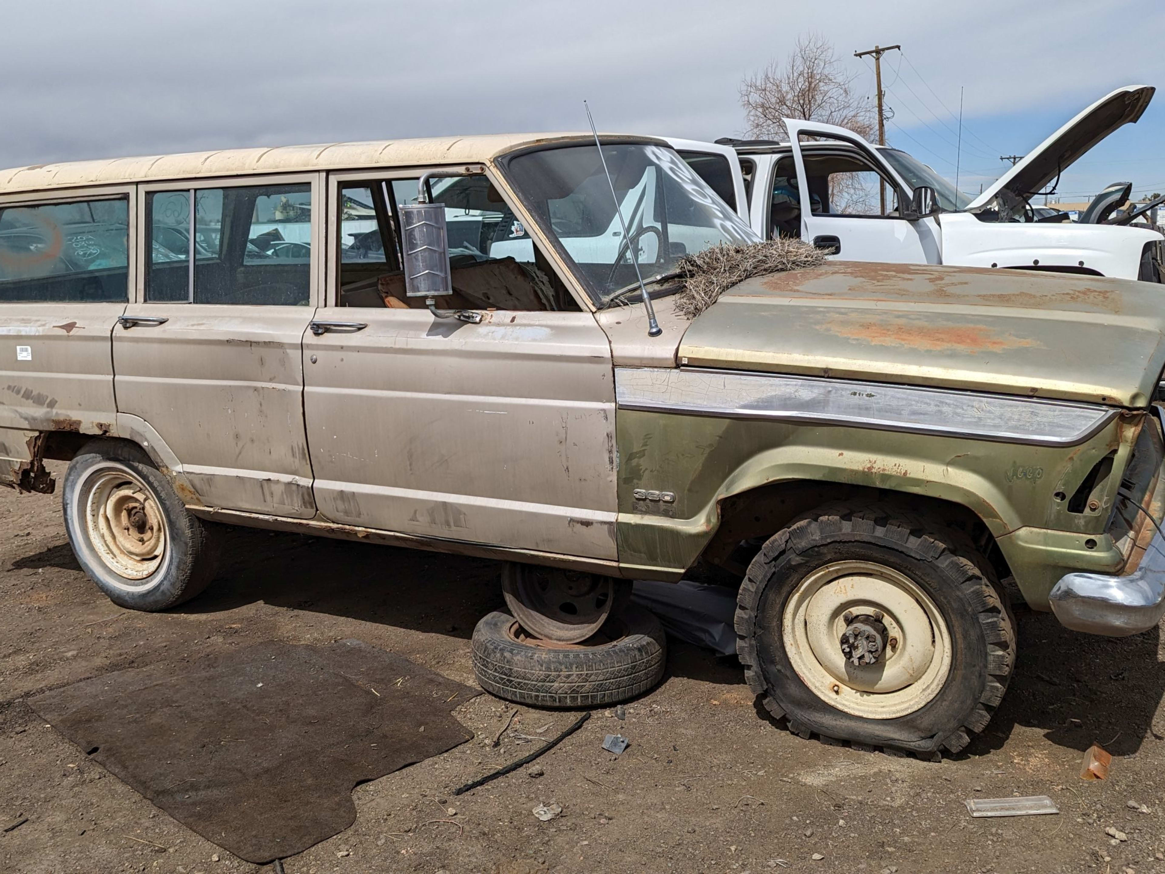 Junkyard Gem: 1966 Jeep Wagoneer 4WD - Autoblog