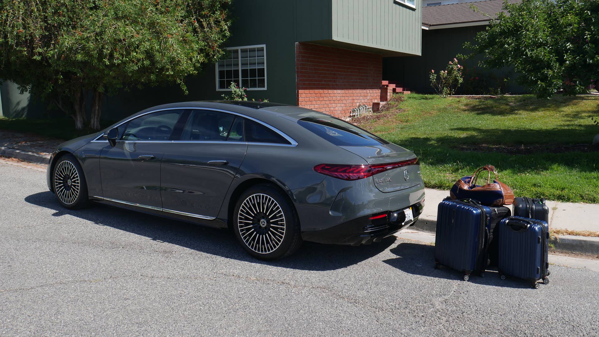 Mercedes-Benz EQS Sedan Luggage Test: How much trunk space? - Autoblog