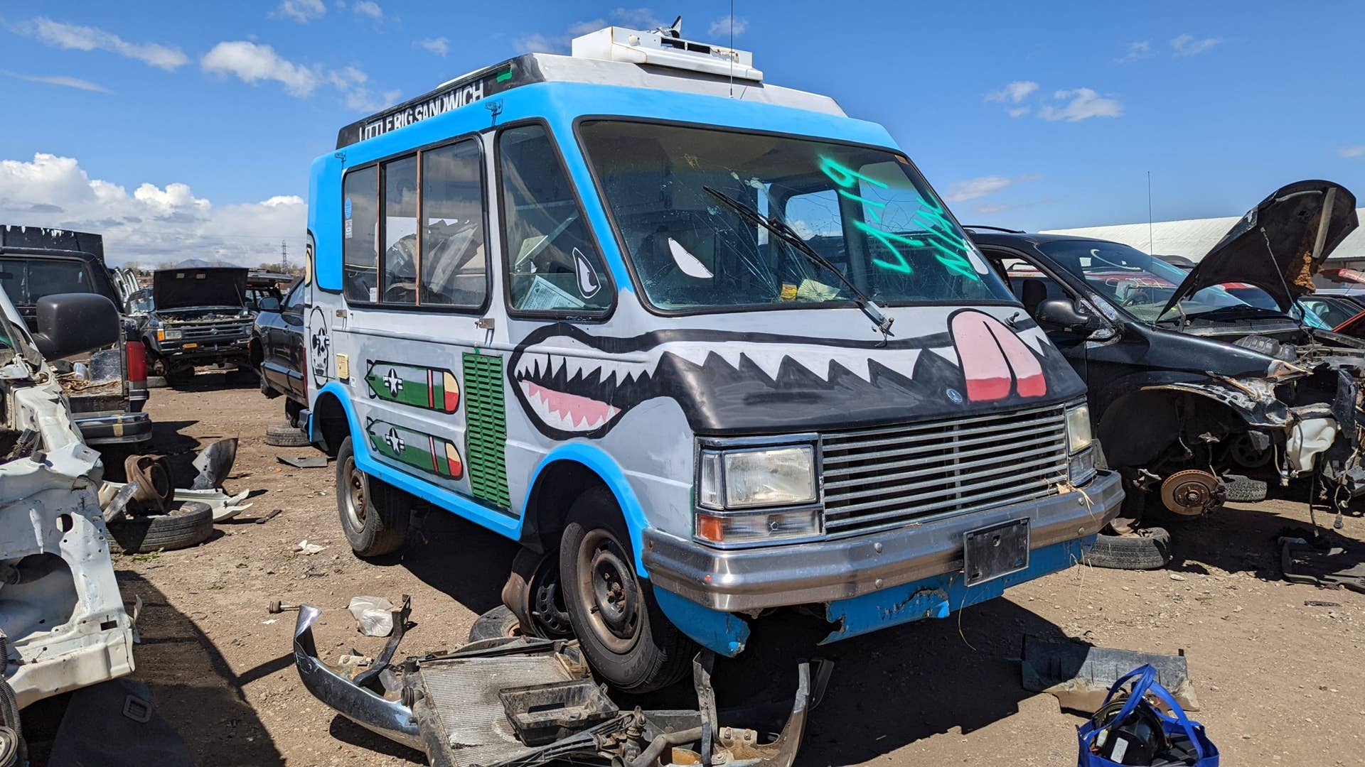 Junkyard Gem: 1993 UMC Aeromate Food Truck - Autoblog