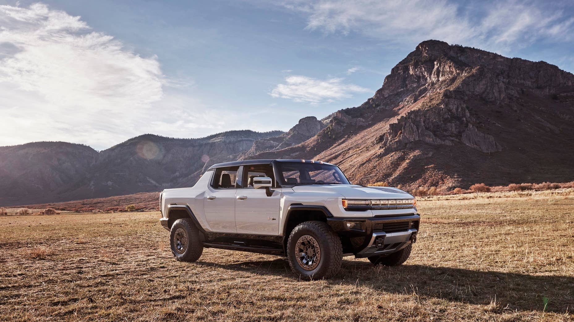 2022 GMC Hummer EV dimensions, clearances and off-road features ...