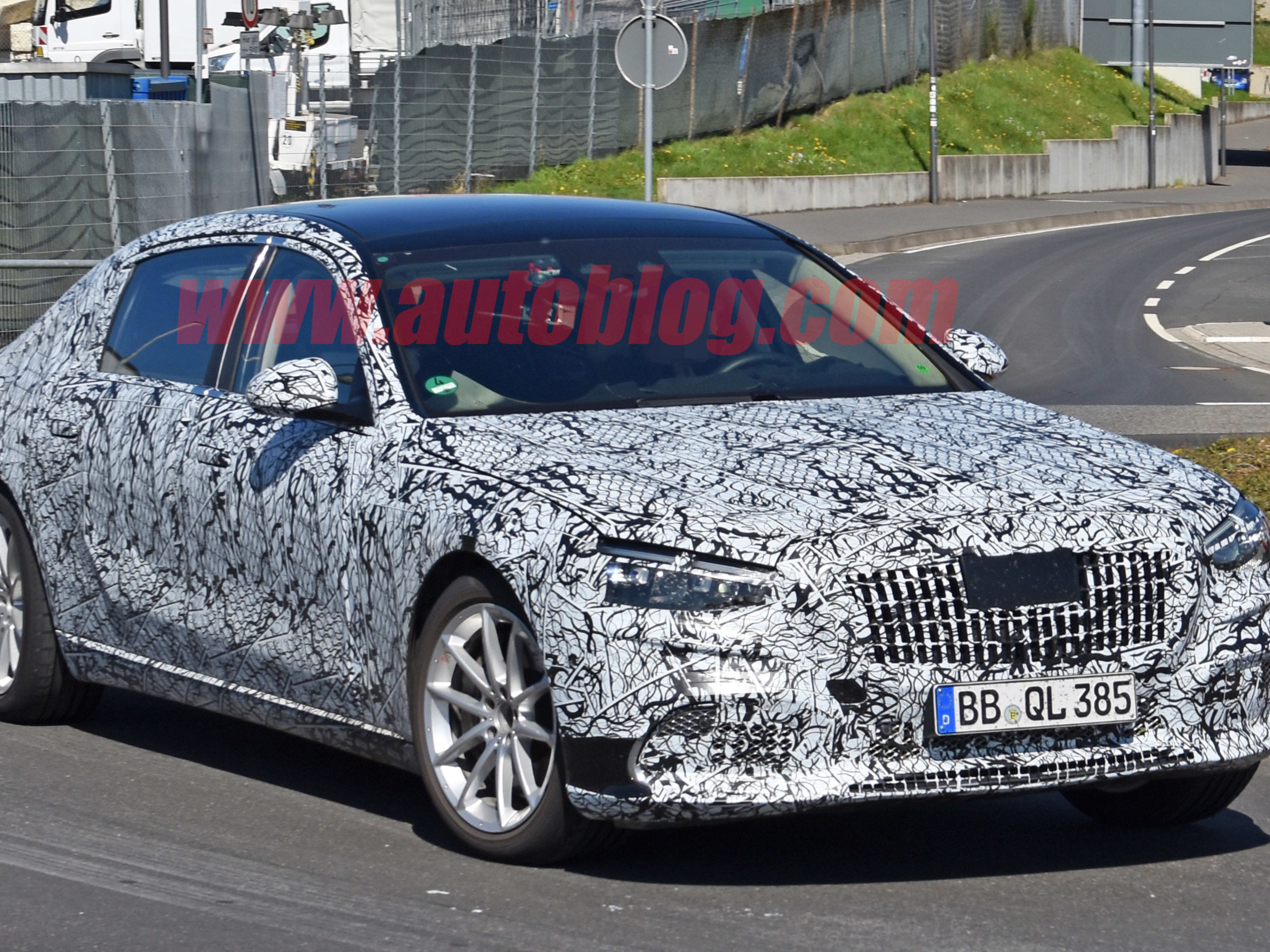 Mercedes-Maybach spied inside and out sporting the huge S-Class screen ...