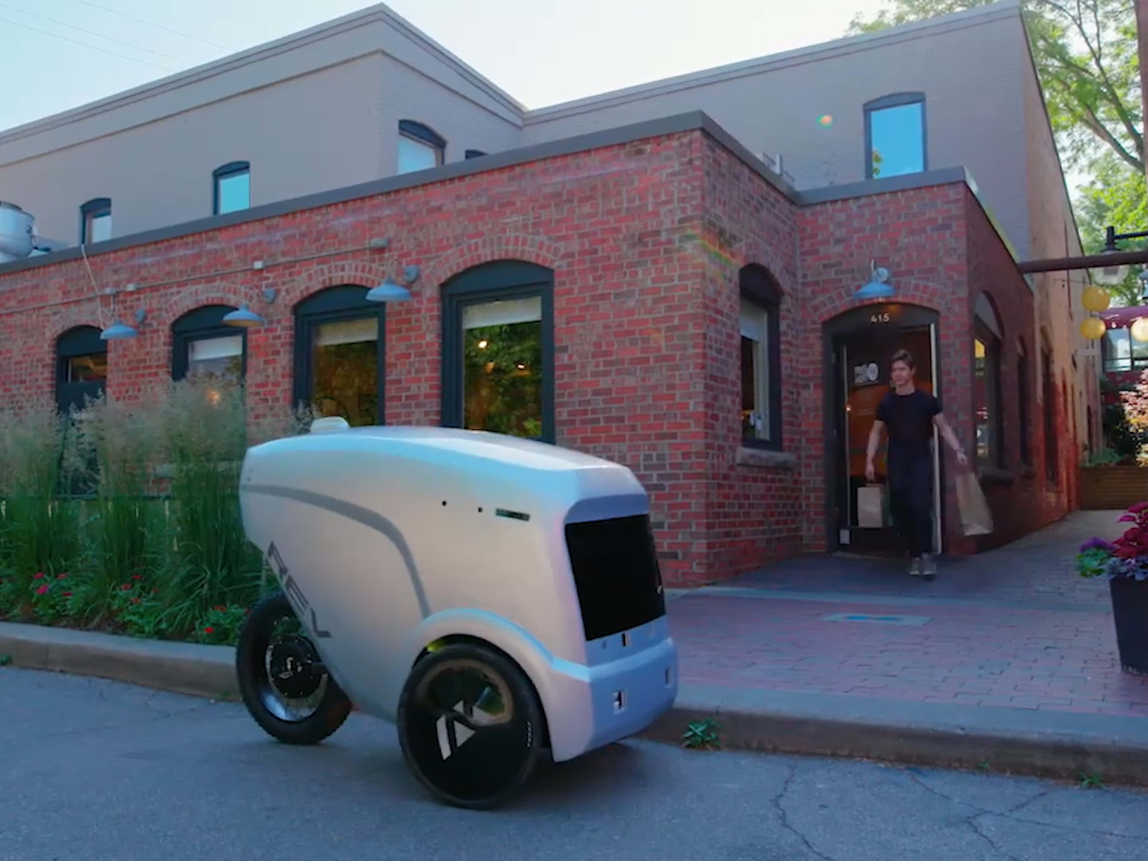 Autonomous delivery bots are roaming the streets of Michigan - Autoblog