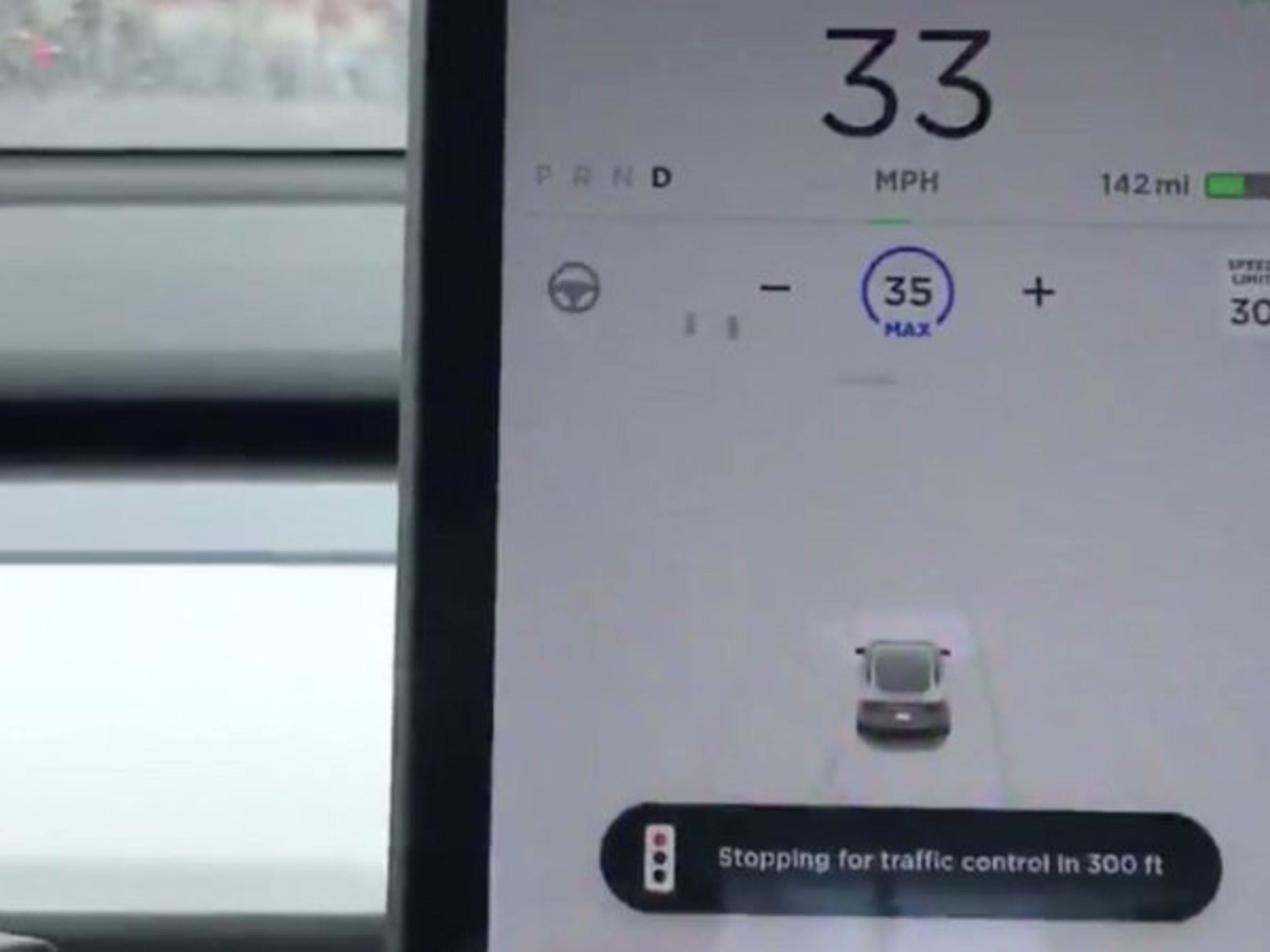 Tesla manual explains new 'Stopping at Traffic Lights' feature - Autoblog