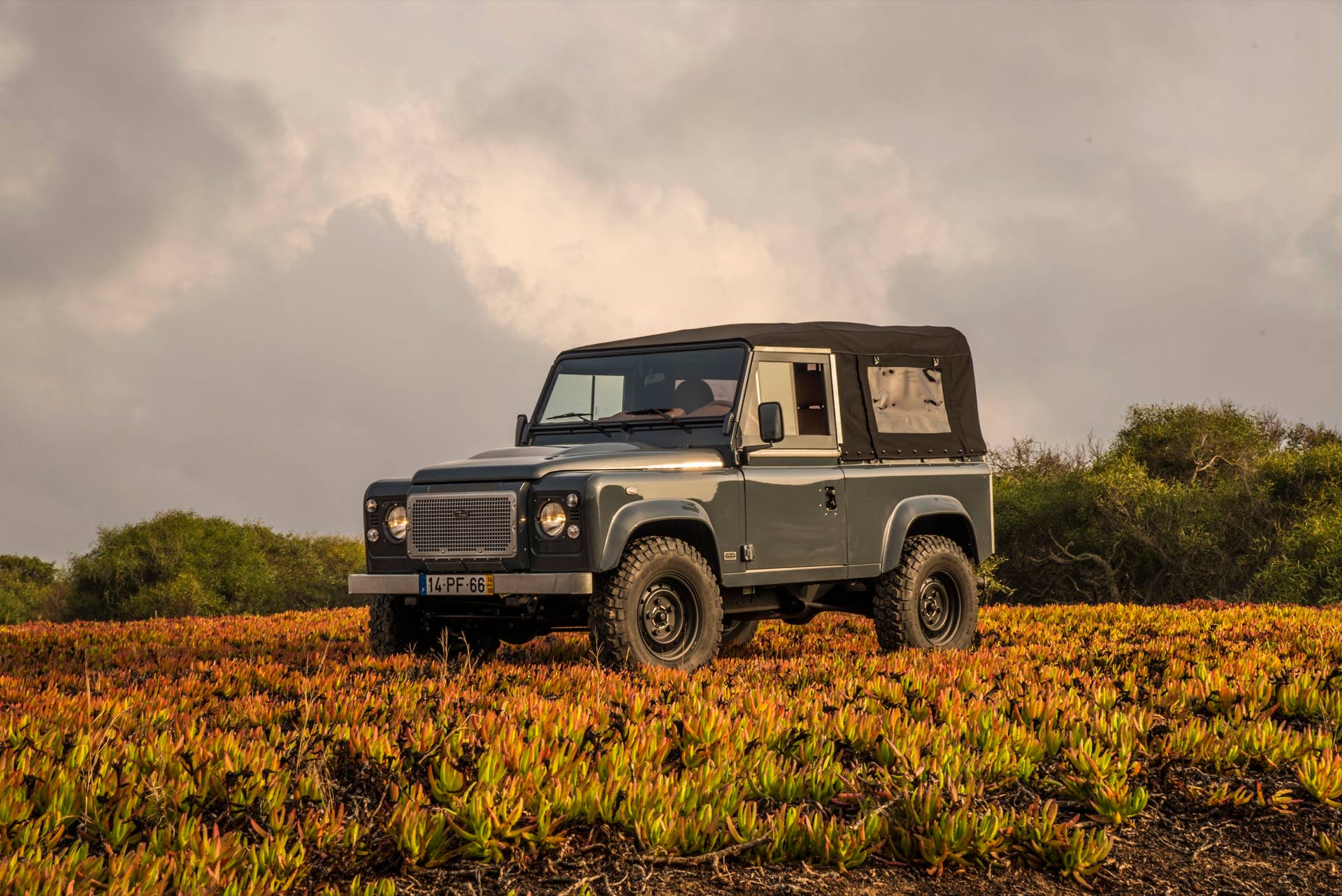 Coolnvintage Land Rover Defender 90 First Drive Review | The luxurious ...