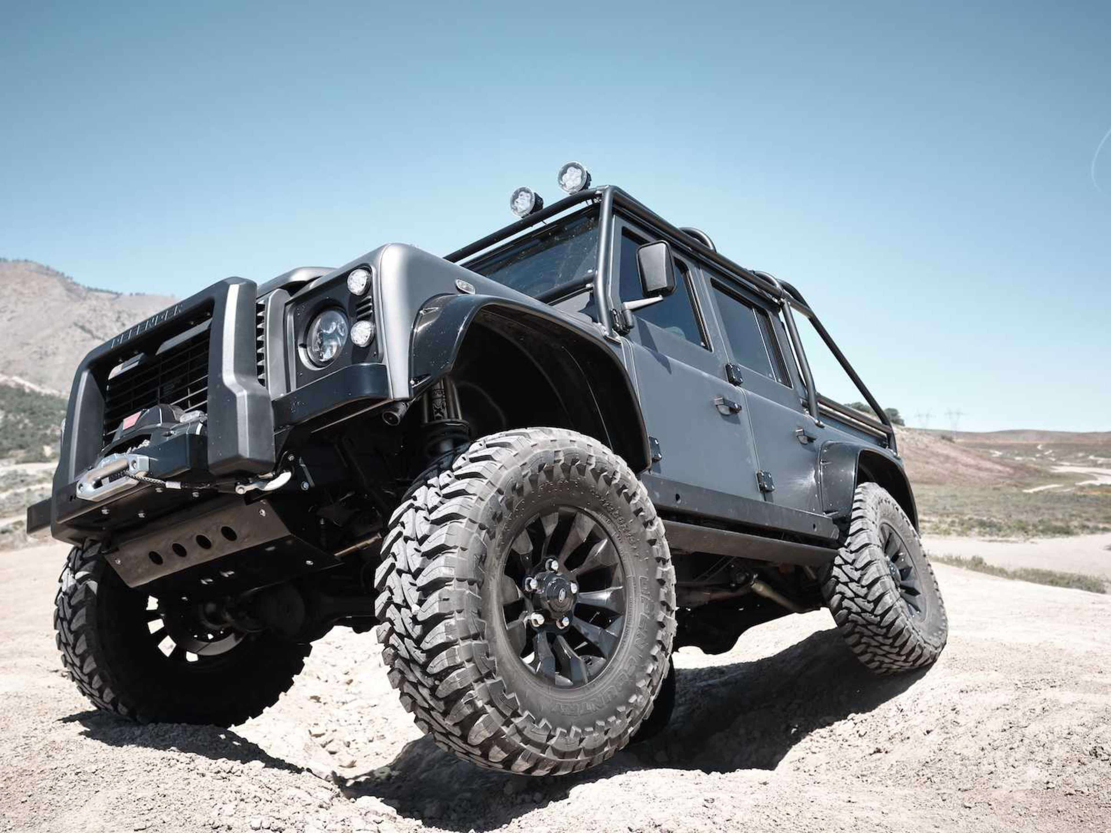 This classic-but-custom Land Rover Defender from 007's 'Spectre' can be ...