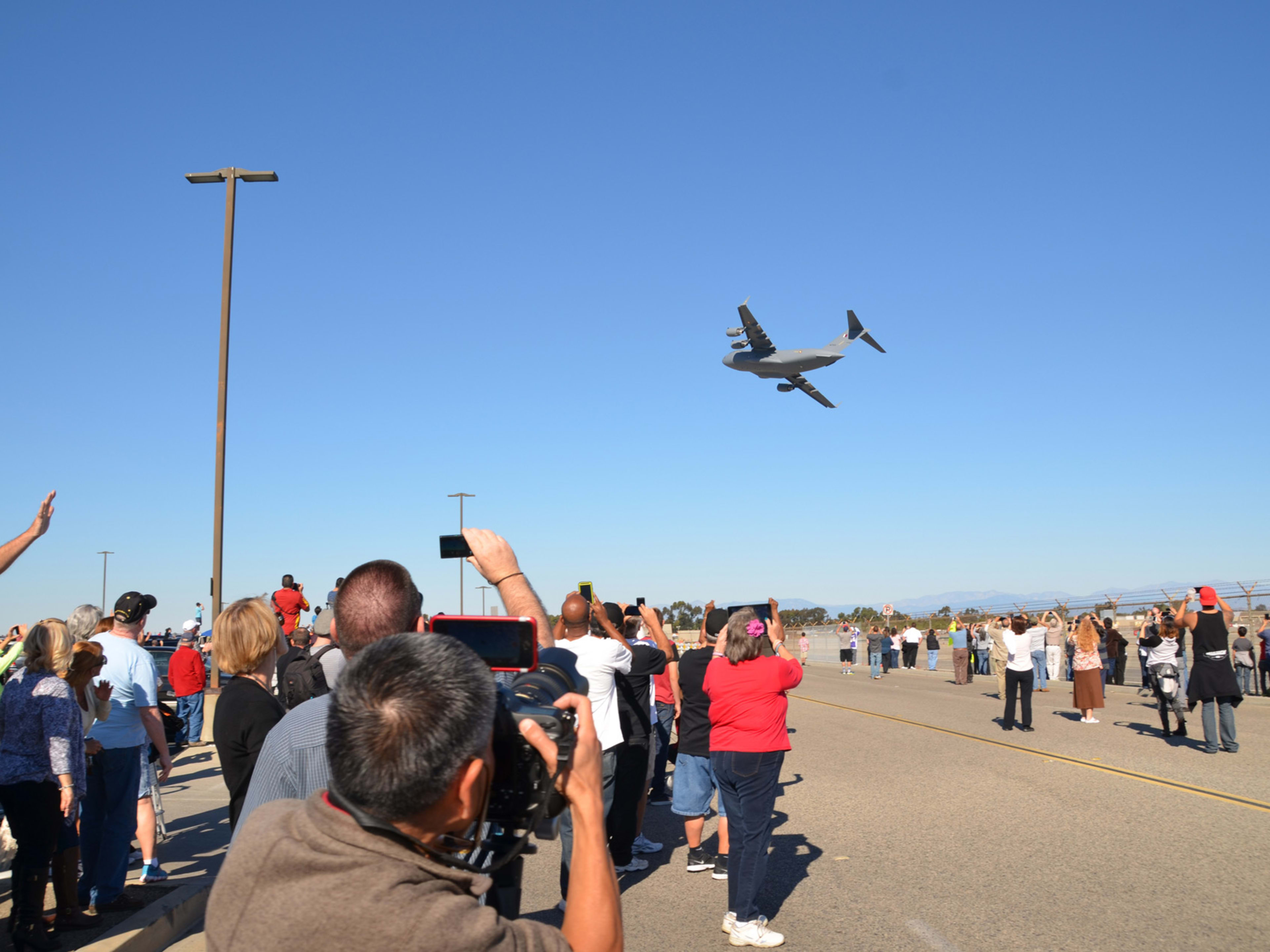 Final C-17 Globemaster flies out of Long Beach factory - Autoblog