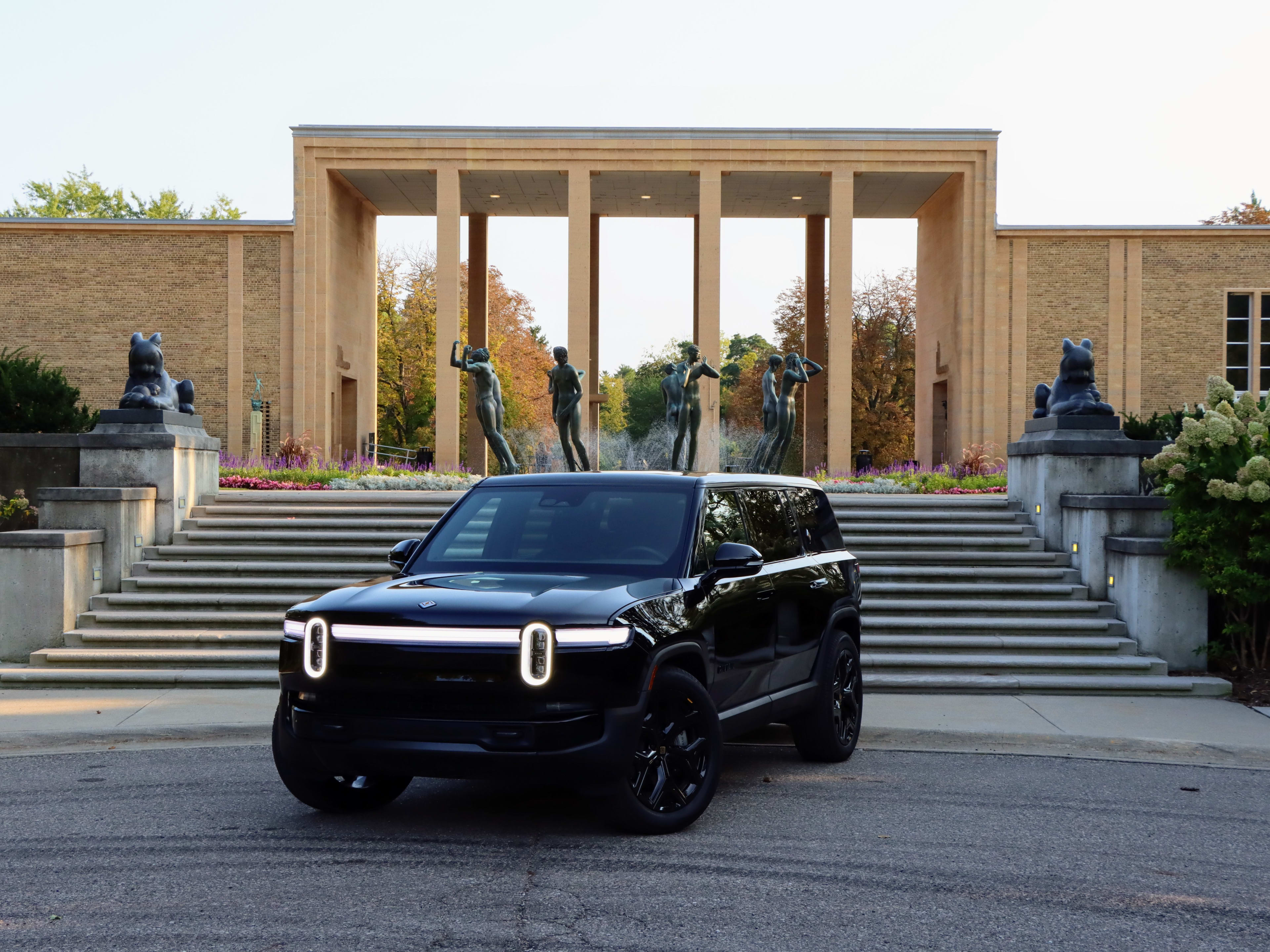 2025 Rivian R1S review: The ultimate adventure-focused EV - Autoblog