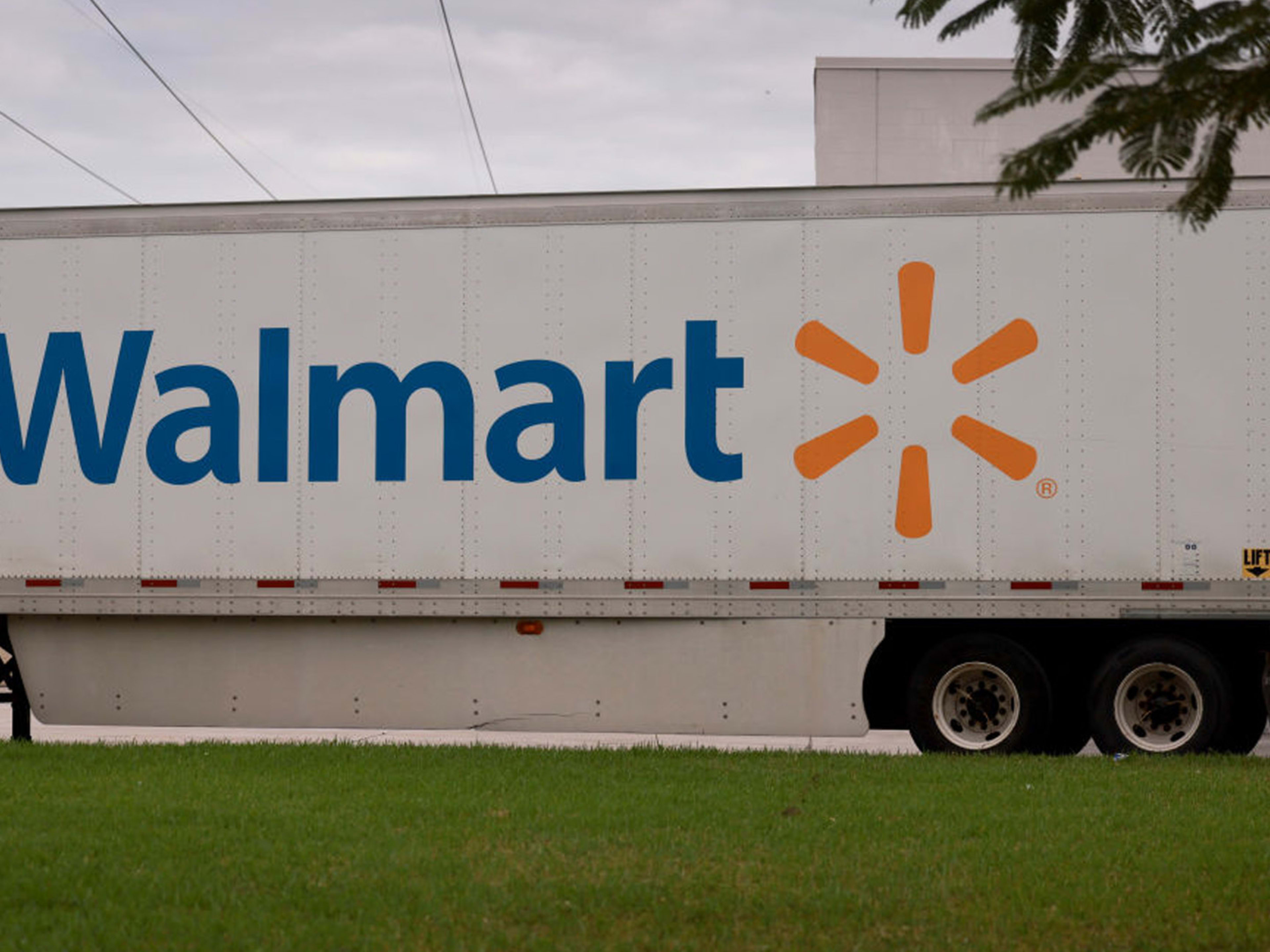 Walmart is selling a 12V car battery charger for just $24 - Autoblog