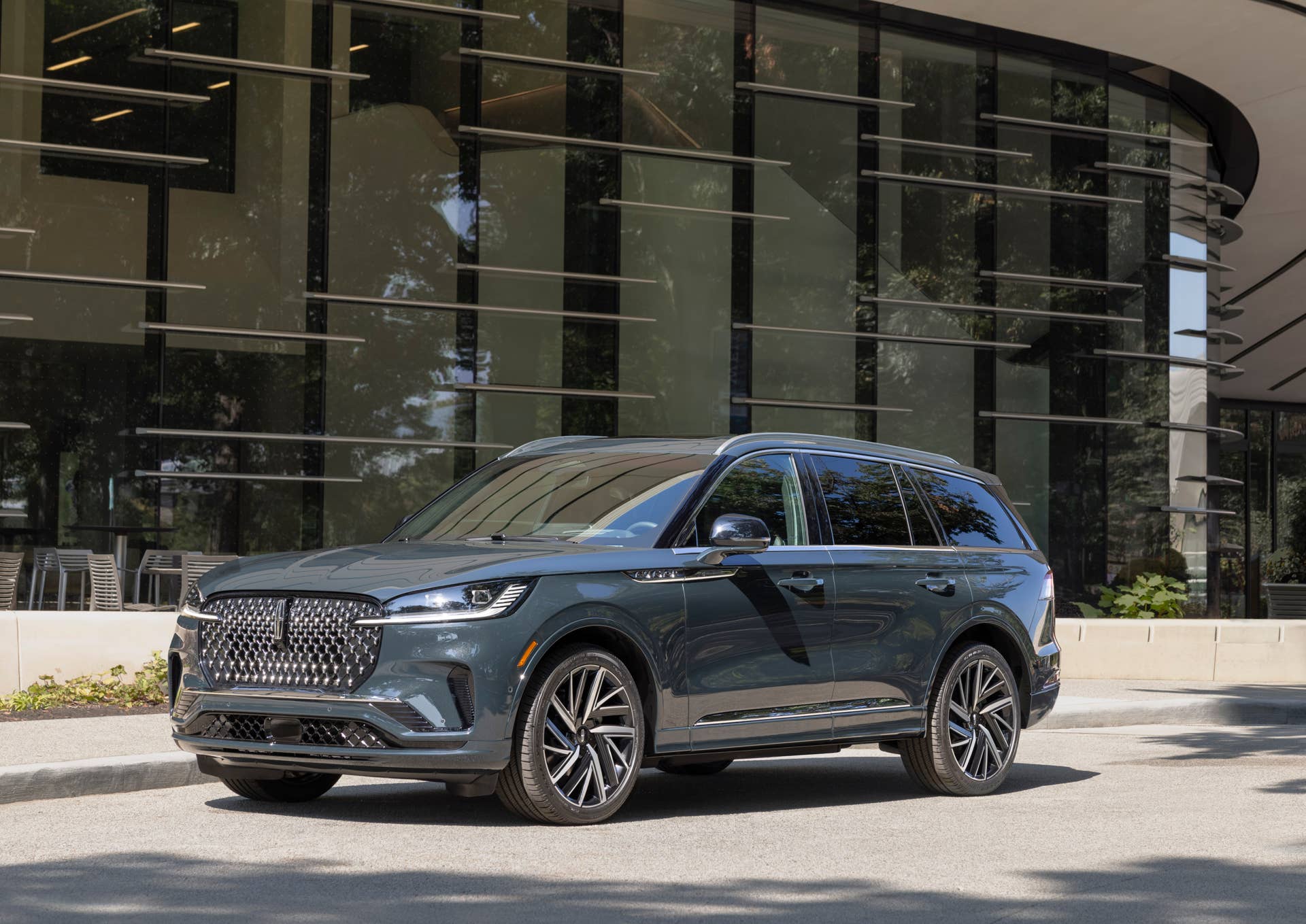 Lincoln Drops Hard-to-Resist Aviator Lease Offer for February - Autoblog