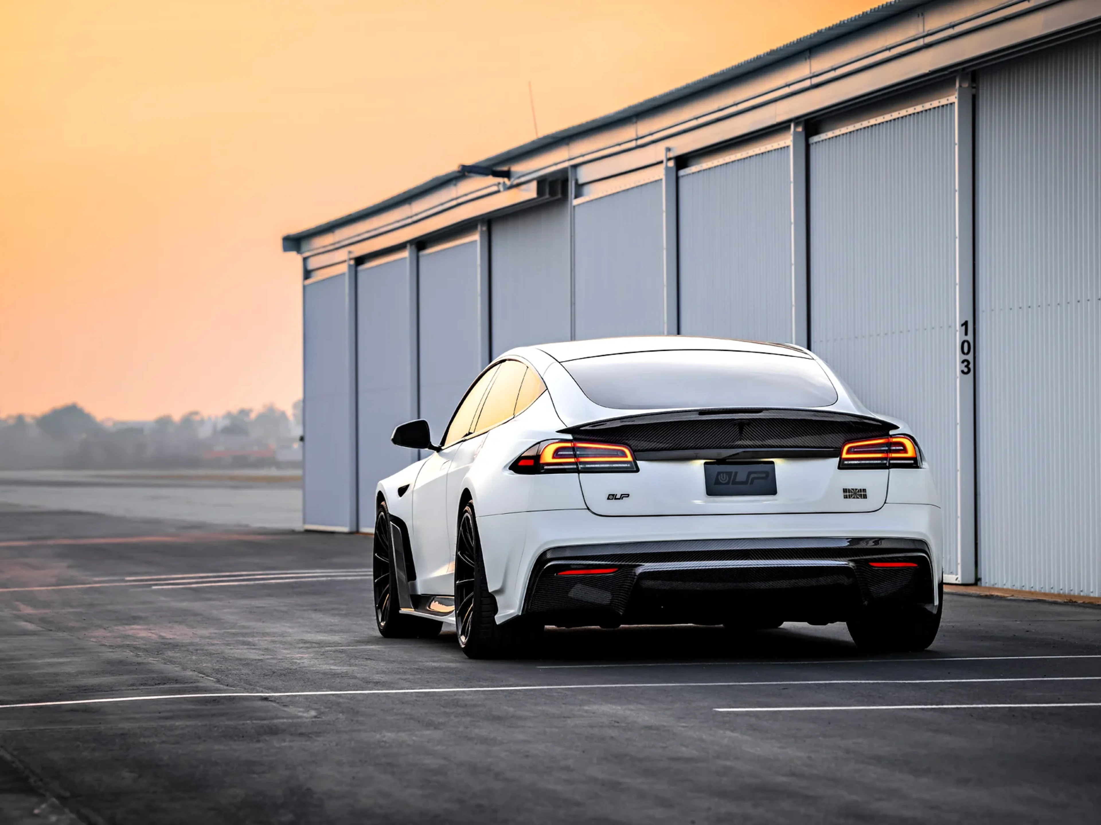 Joe Rogan’s new Tesla Model S Plaid pushes customization to the extreme ...