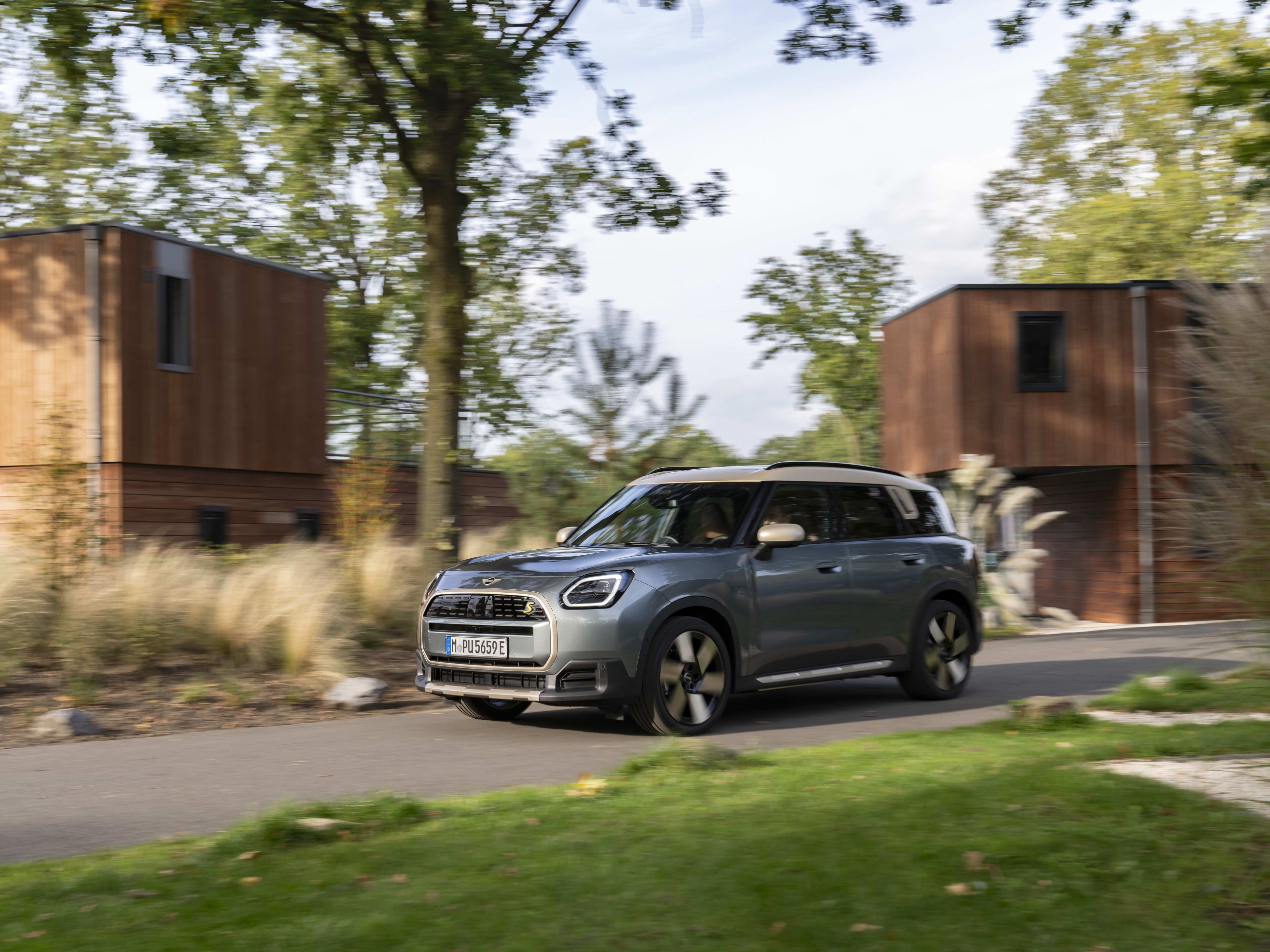 2025 MINI Countryman SE ALL4 Review: Electric fun for the whole family ...
