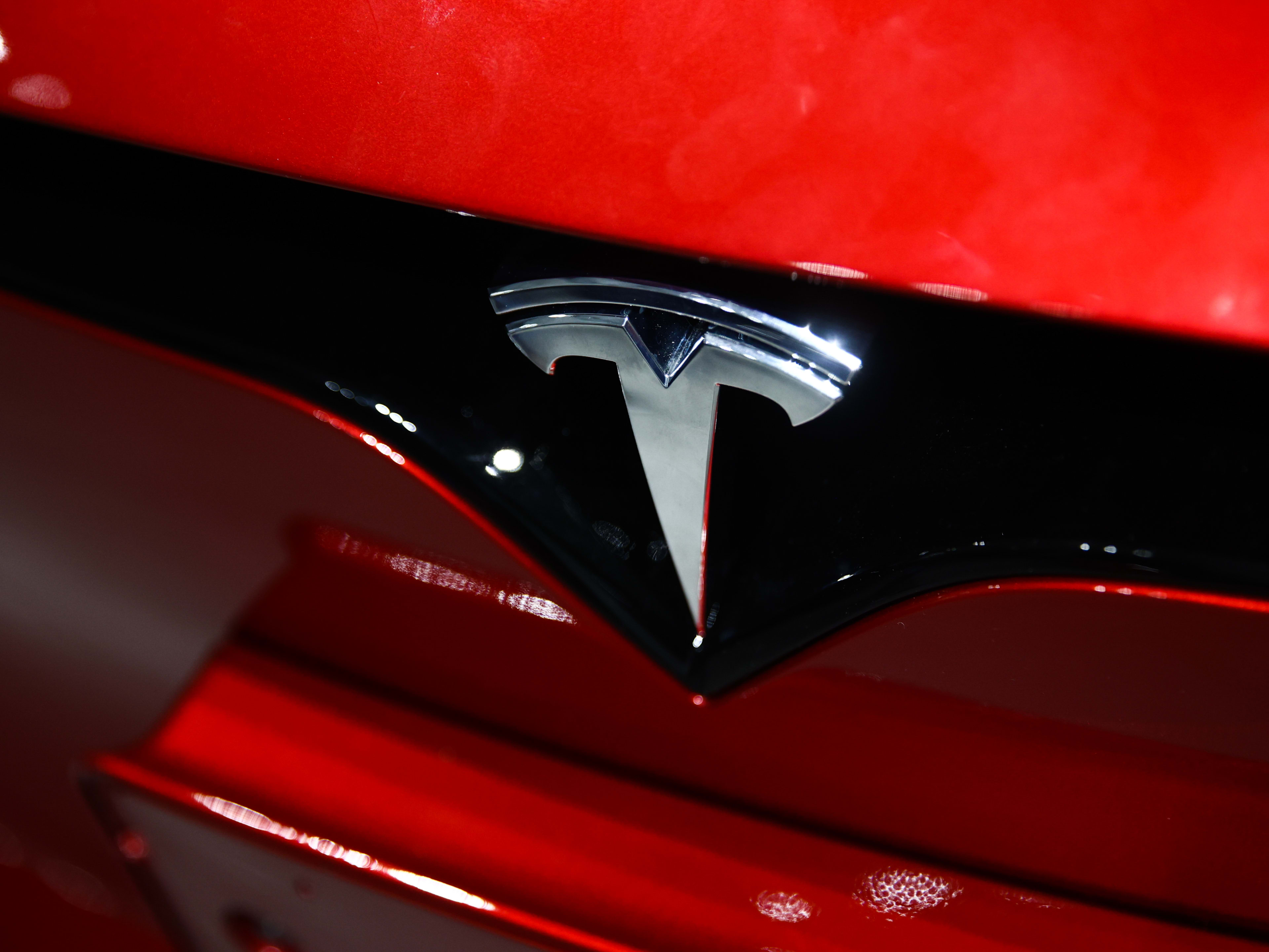 Tesla Trade-Ins Hit Record High as Musk Urges Employees to Hold Stock ...
