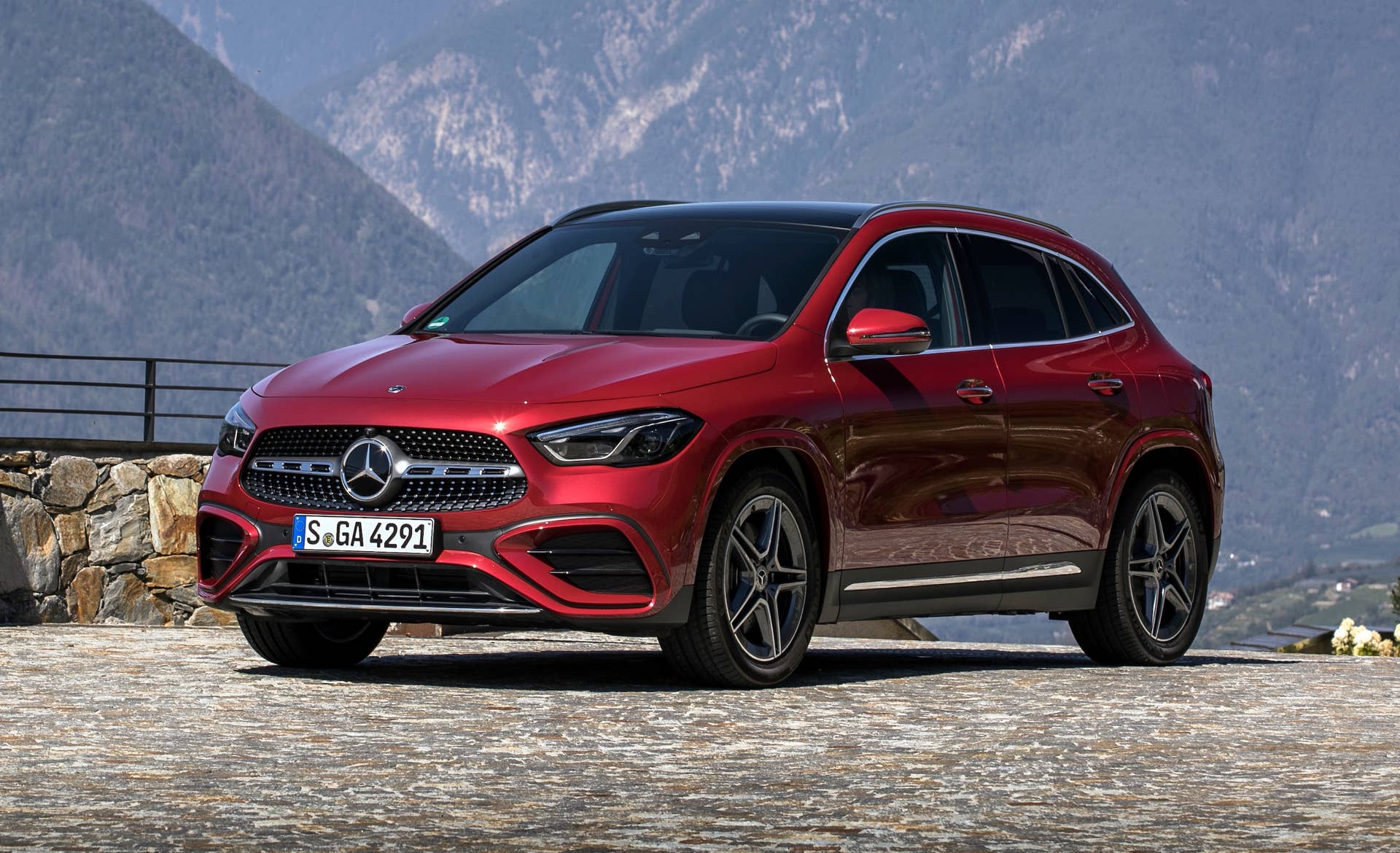Shopping for a Mercedes-Benz GLA? Here’s What Experts Say You Should ...