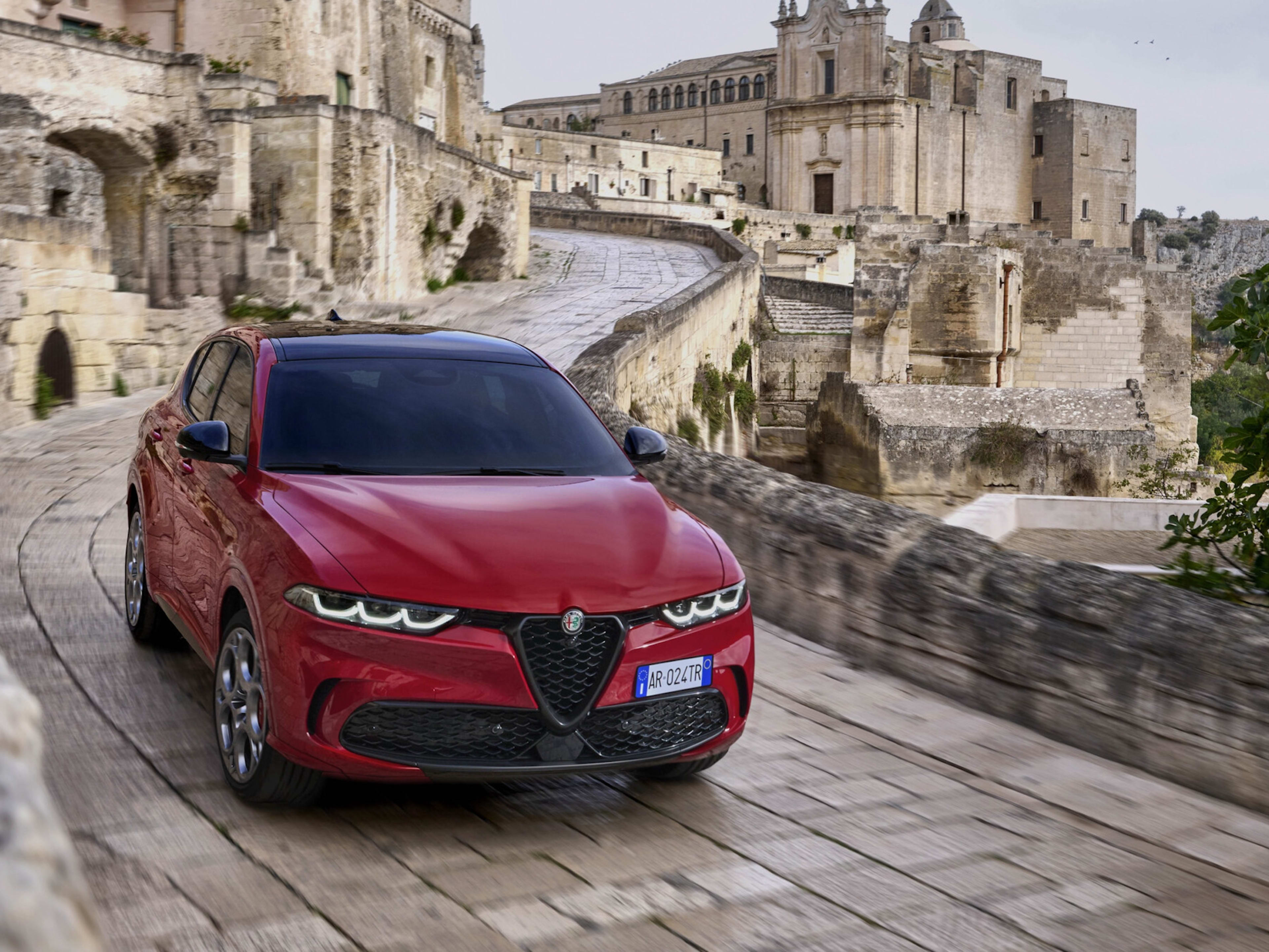 Why The 2025 Alfa Romeo Tonale Tributo Italiano Is The Right Sized Alfa ...