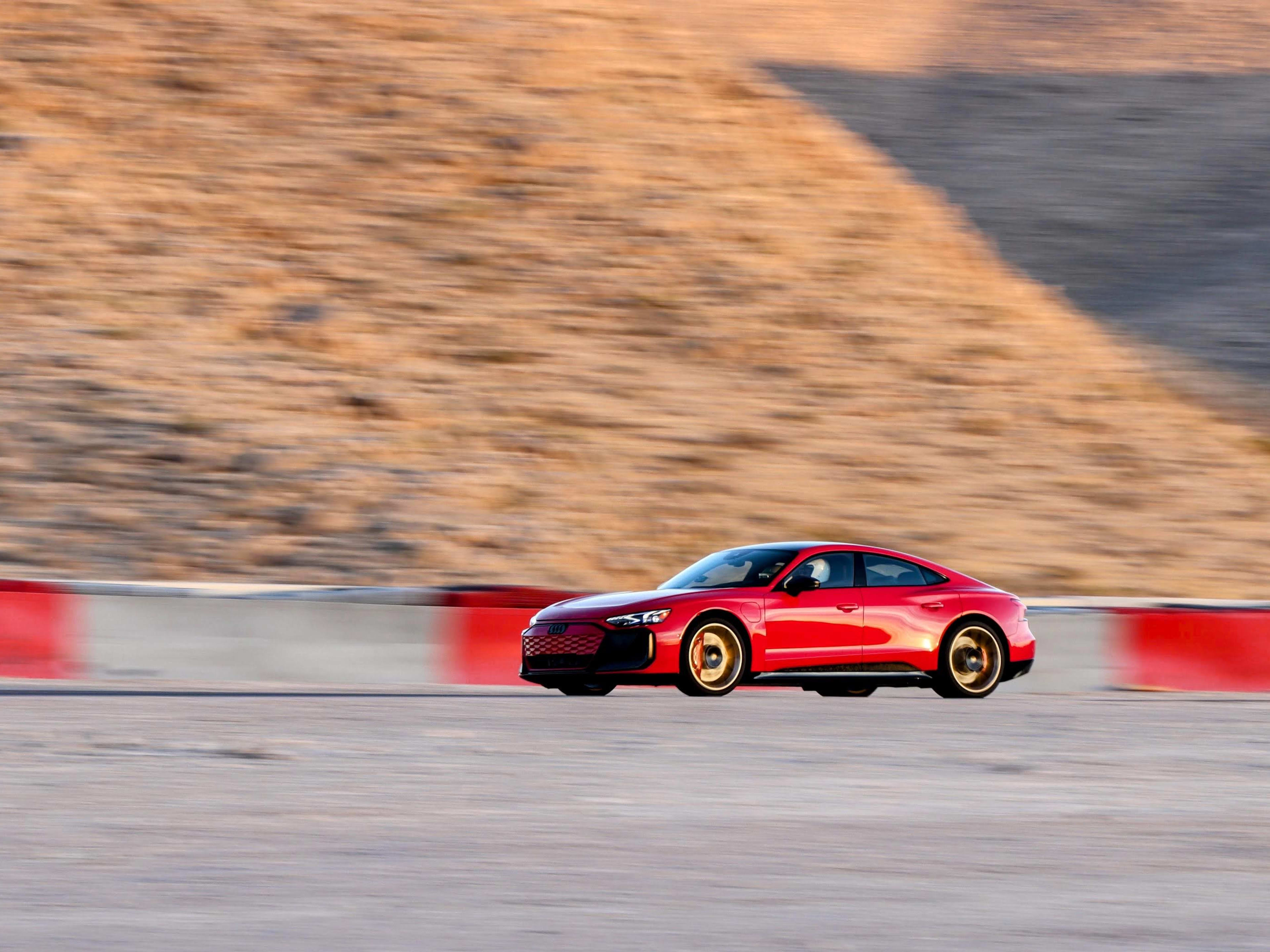 2025 Audi RS e-tron GT Performance Unveiled in Photos