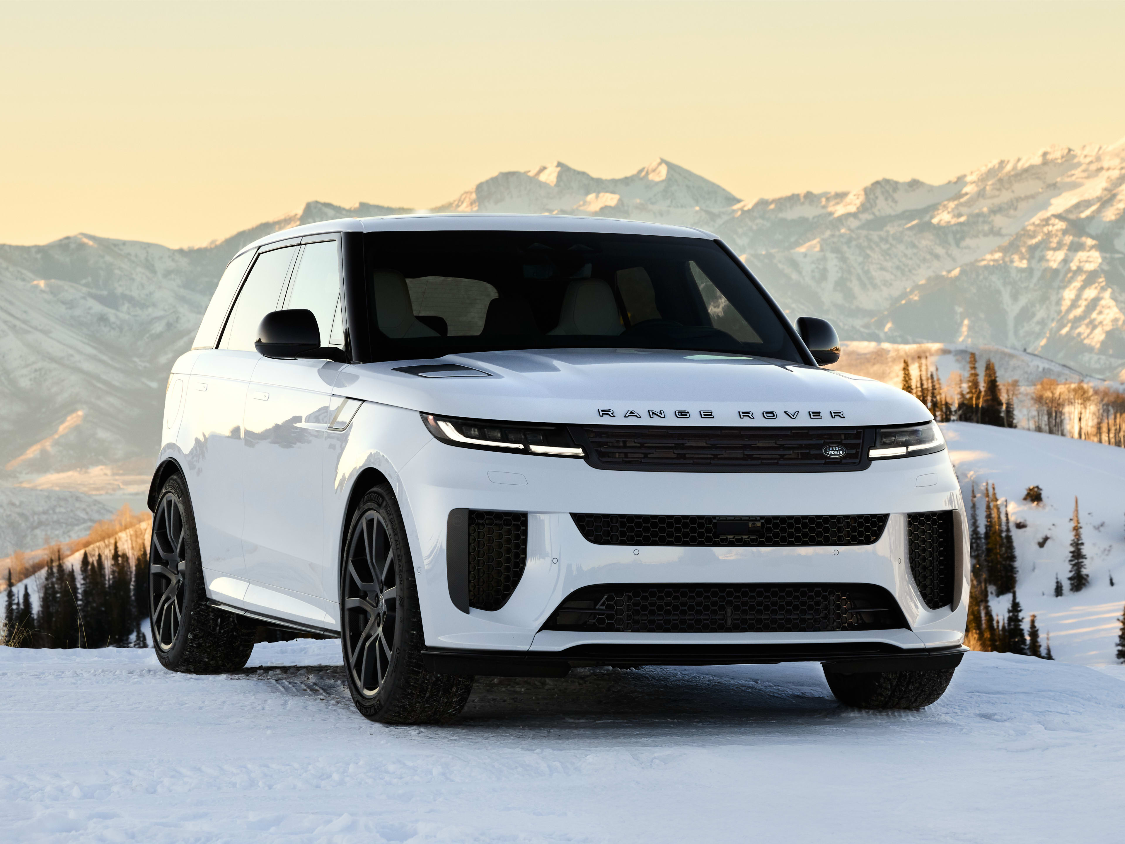 Jaguar Land Rover Halts U.S. Shipments as Tariffs Ramp Up